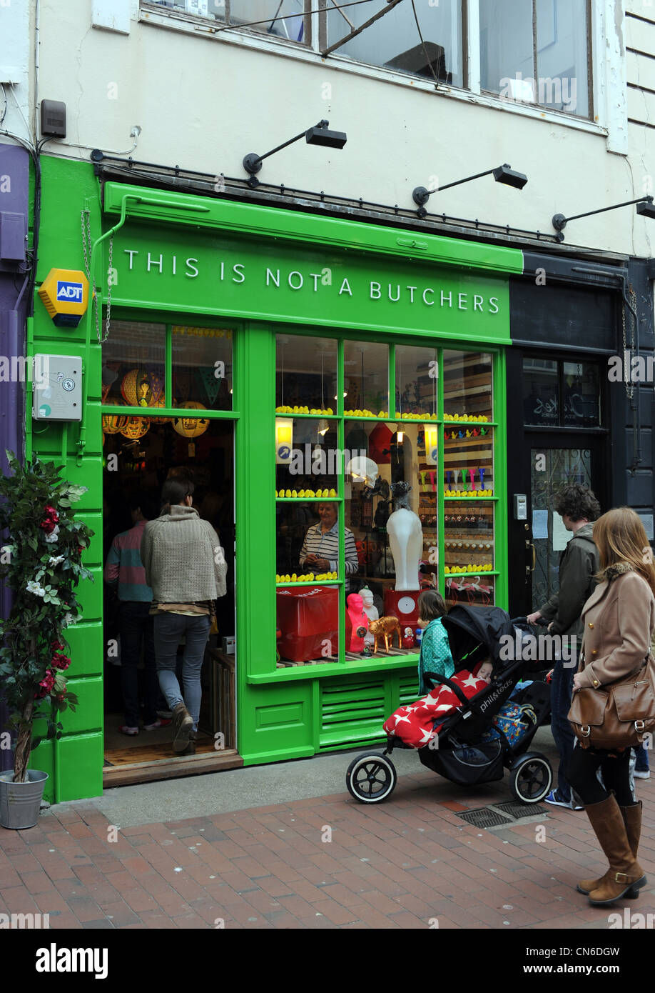 Quirky shop names hi-res stock photography and images - Alamy