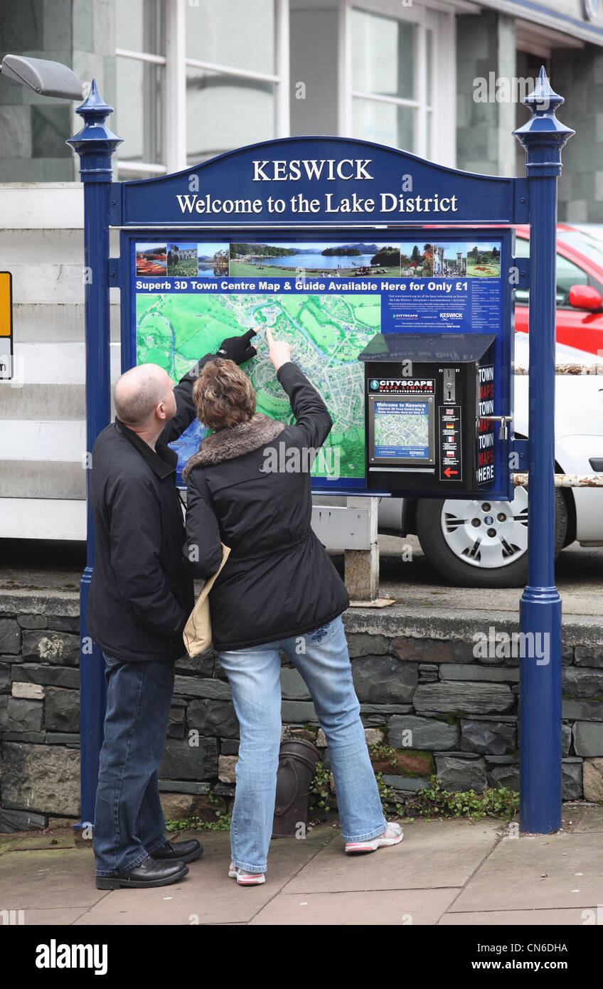 Tourists examining street map in Keswick, Cumbria Stock Photo - Alamy