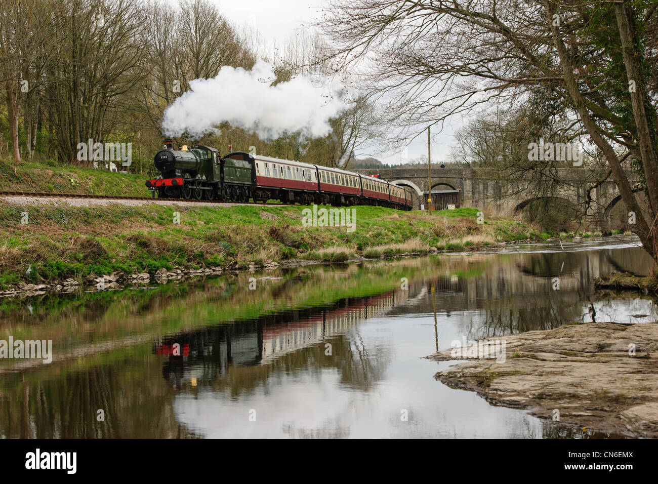 Gwr railway bridge hi-res stock photography and images - Alamy