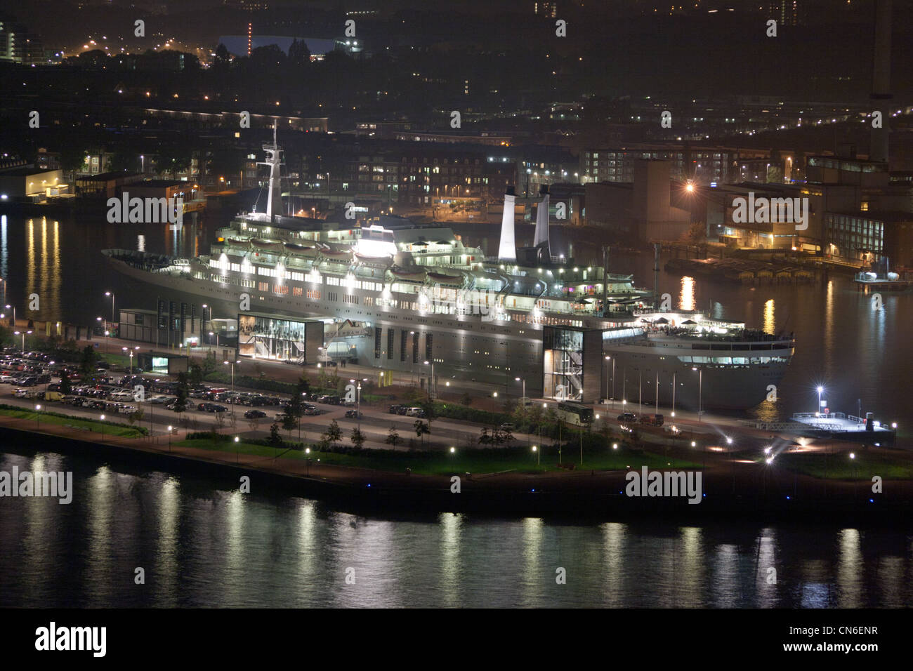 City at night hi-res stock photography and images - Alamy