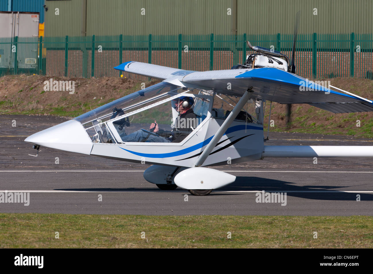 Kolb Twinstar MkIII Xtra G-MGPX about to Take-off from Sandtoft ...