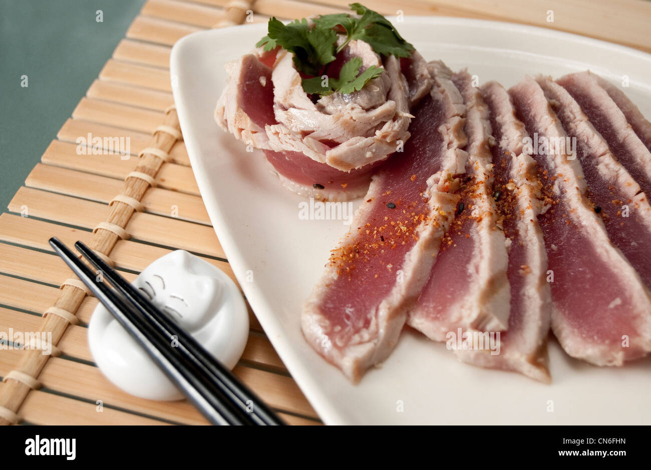 Fish tataki hi-res stock photography and images - Alamy