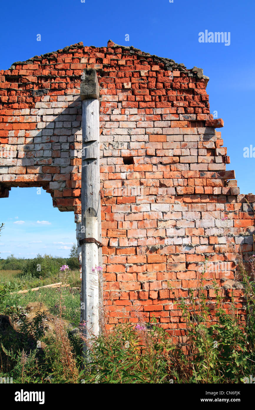 Destroyed building hi-res stock photography and images - Alamy