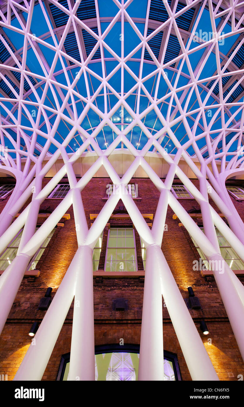 Kings cross station new hi-res stock photography and images - Alamy