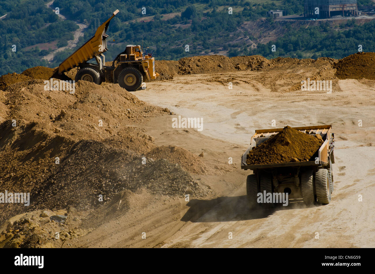 Huge dump trucks hi-res stock photography and images - Alamy