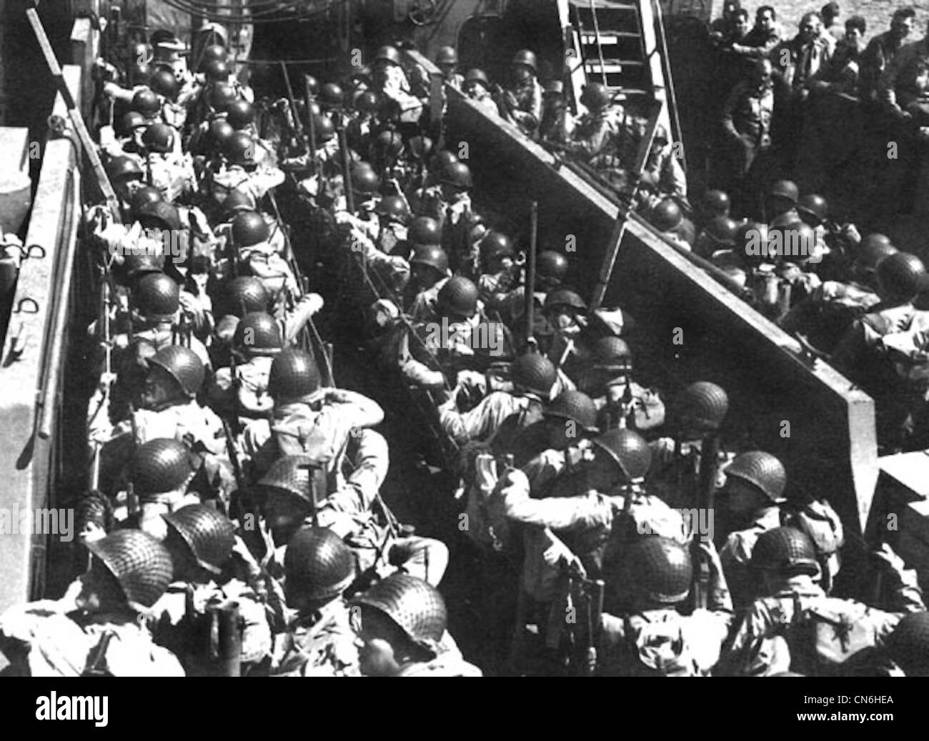 Normandy beach 1944 hi-res stock photography and images - Alamy
