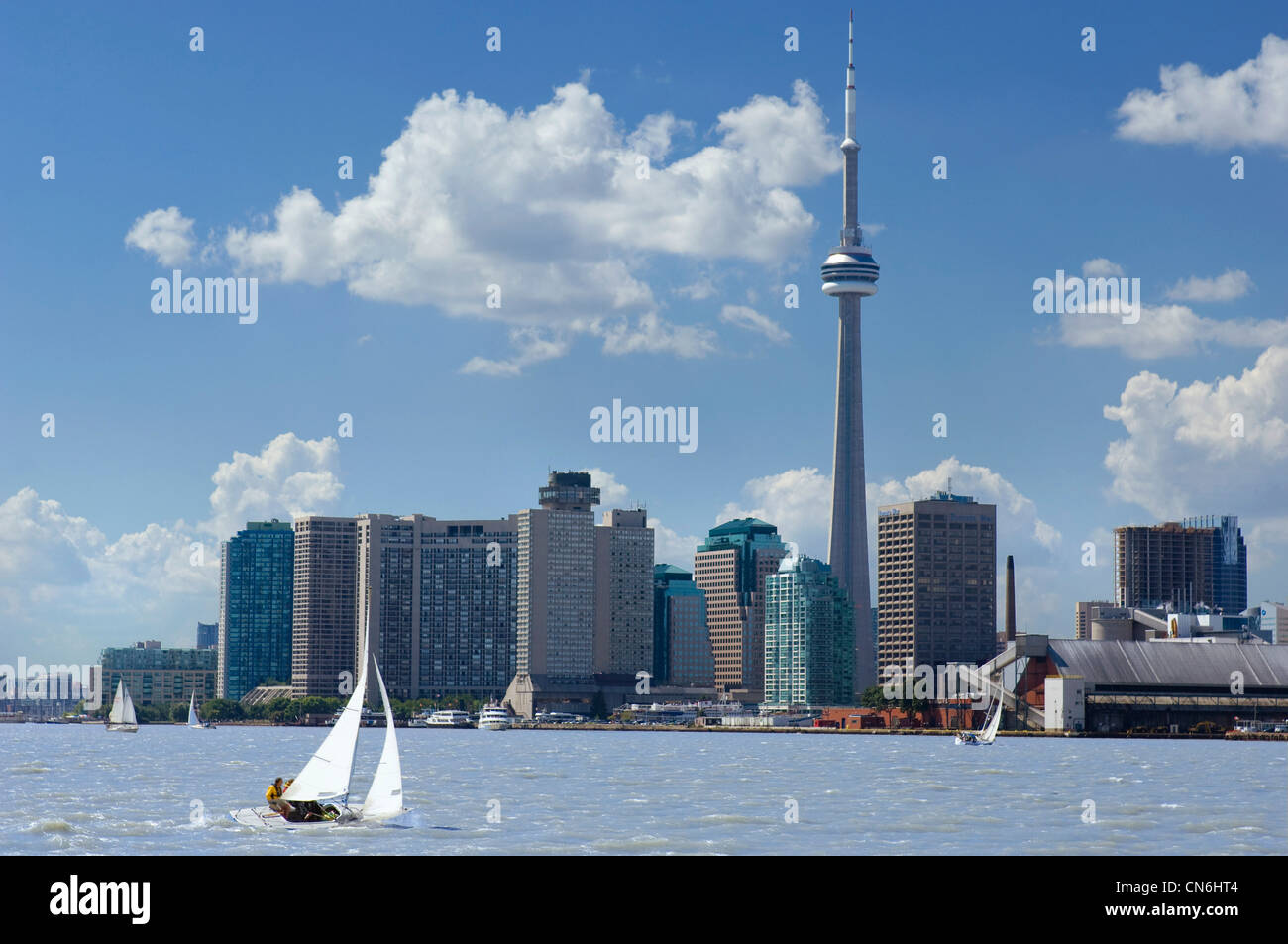 Skyline toronto sailboat skyscraper hi-res stock photography and images ...