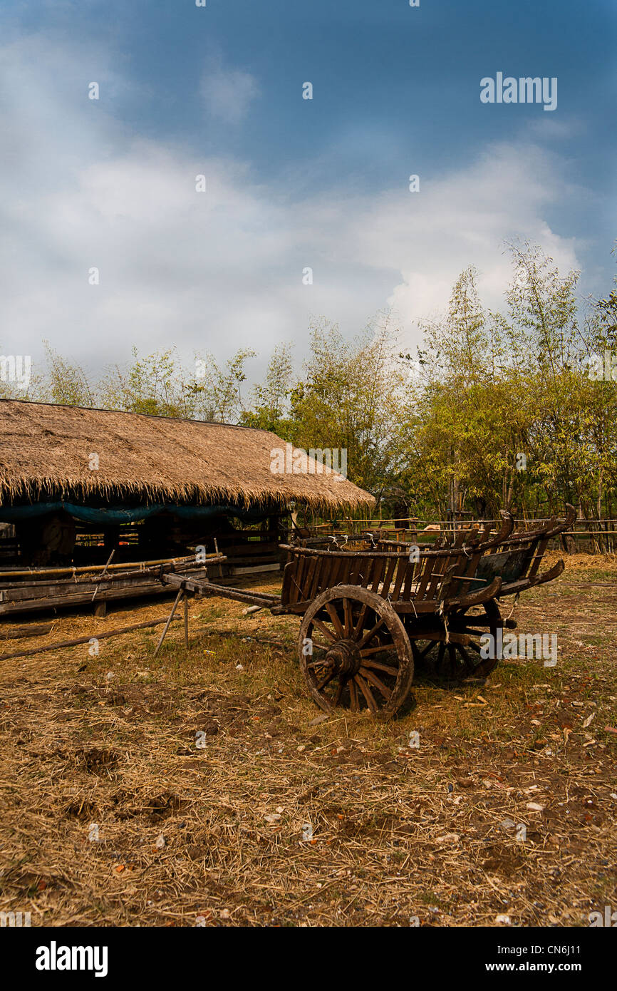 Straw cart hi-res stock photography and images - Alamy