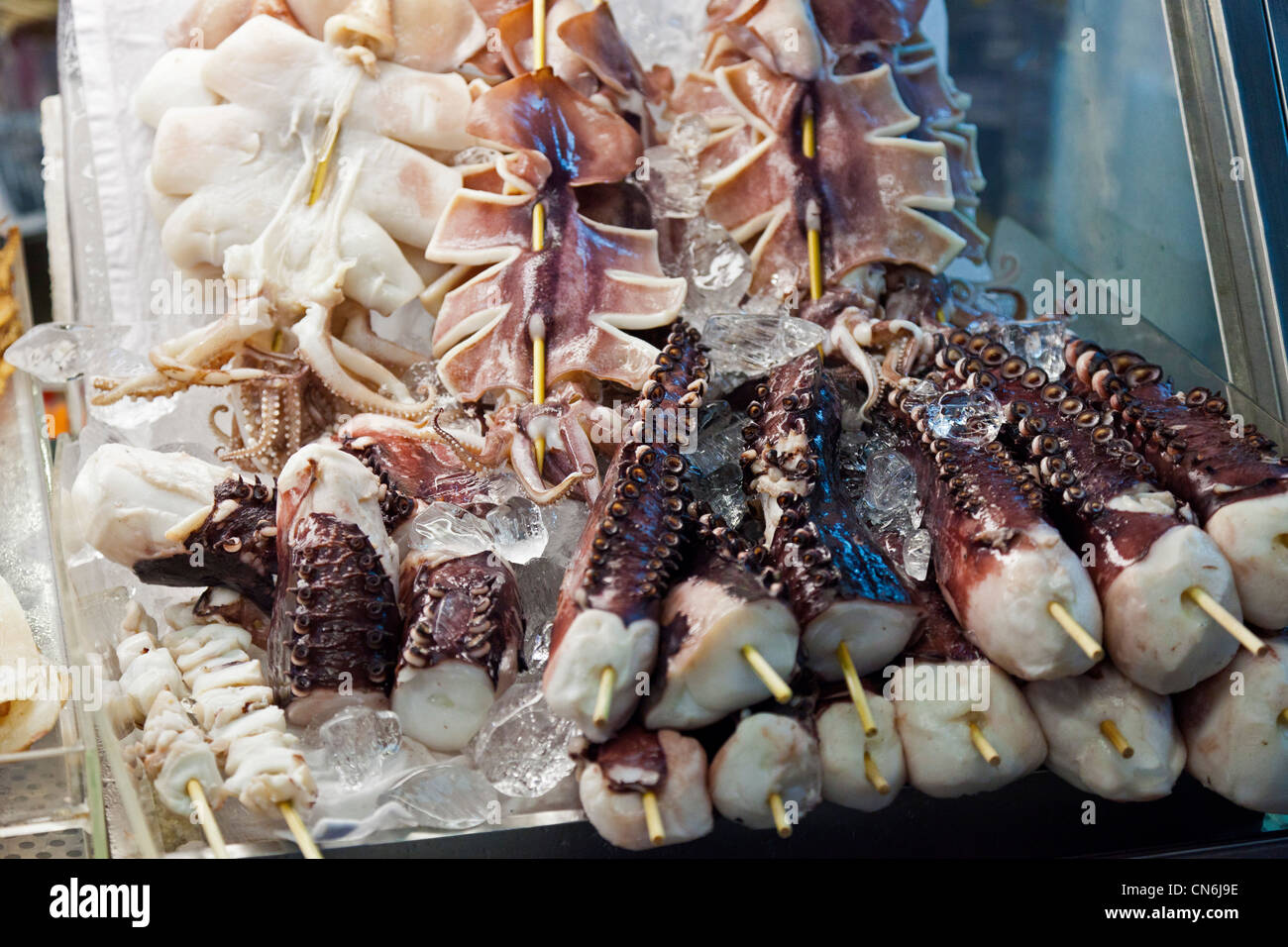 Seafood in Keelung (Jilong) Temple Plaza Night Market, Miaokou Yeshi ...