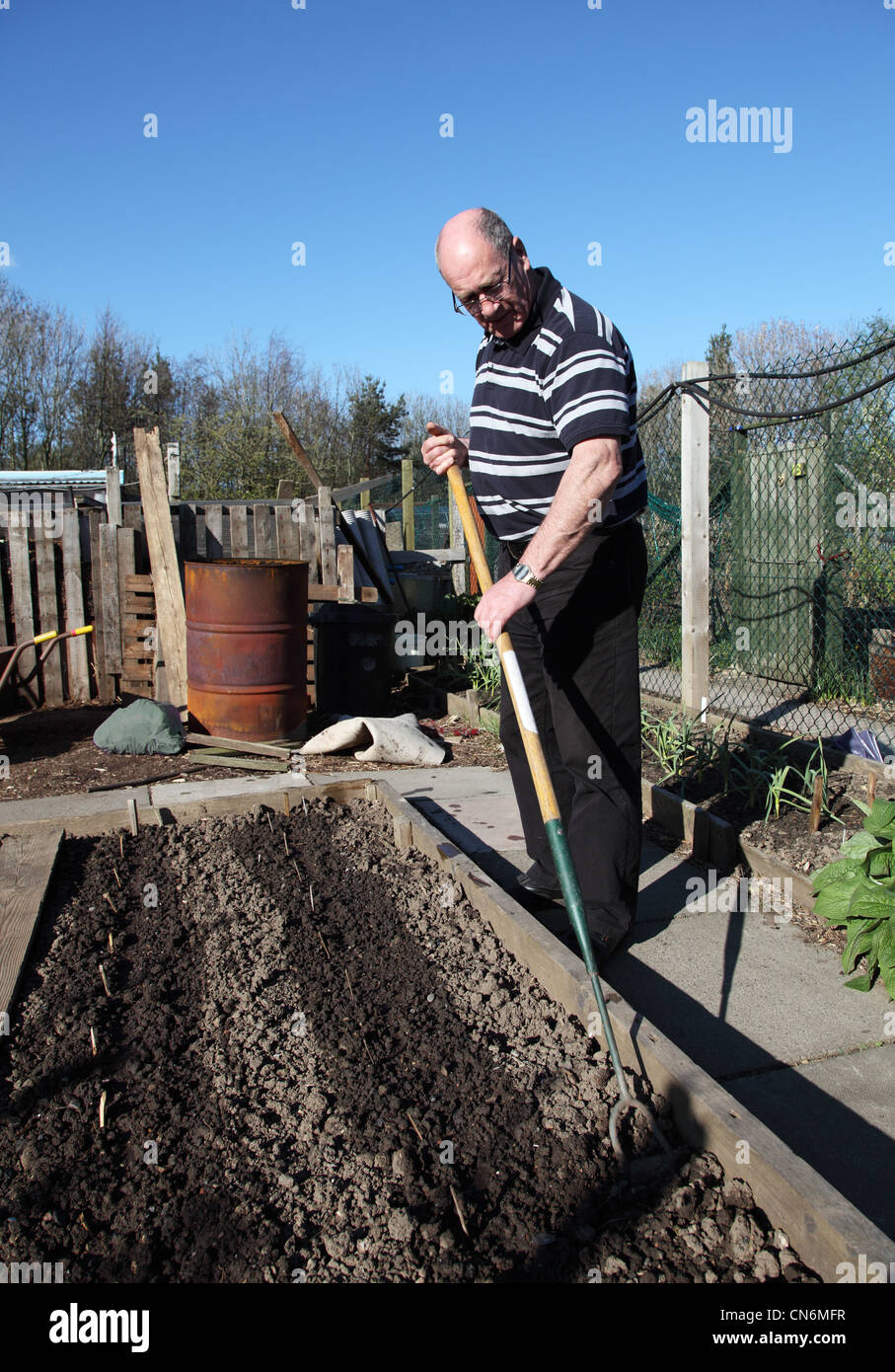 Man a hoe hi-res stock photography and images - Alamy