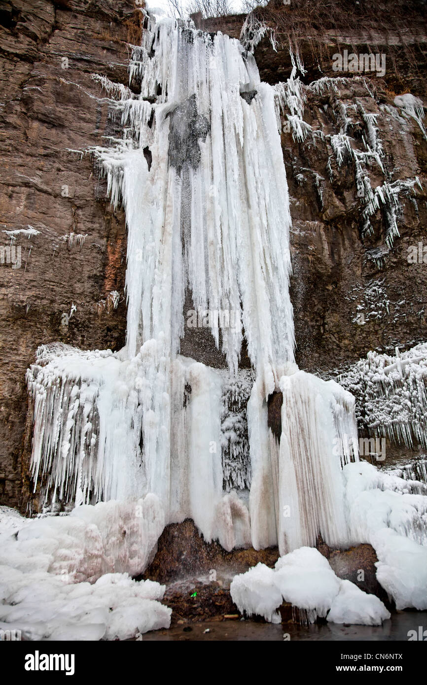 Frozen cascade hi-res stock photography and images - Alamy