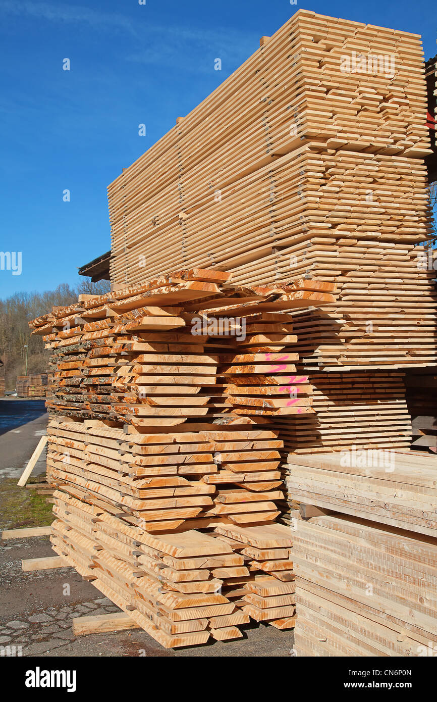 Stack of new wooden studs at the lumber yard Stock Photo - Alamy