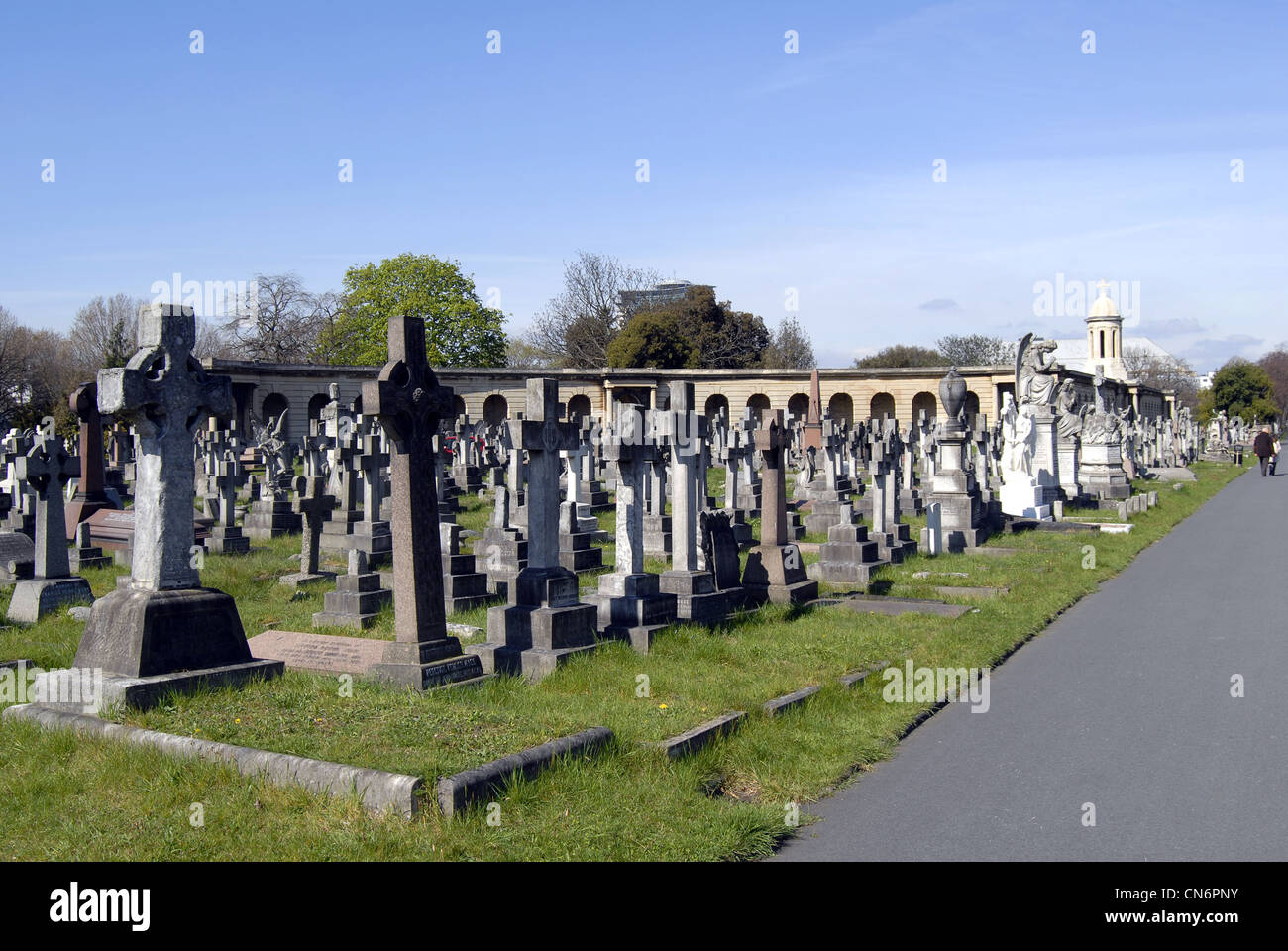Old Brompton Cemetery Stock Photo - Alamy