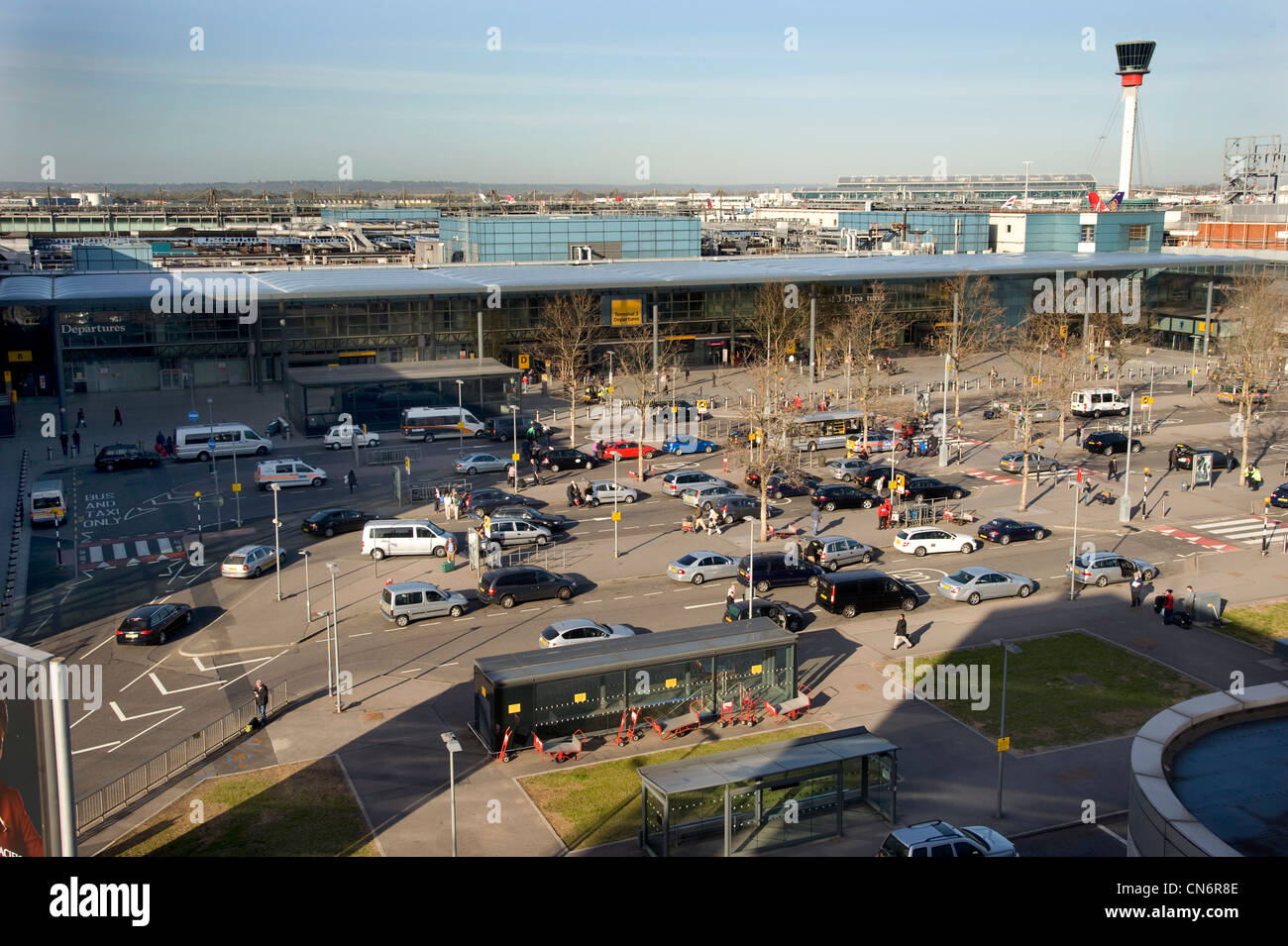 Heathrow airport exterior hi-res stock photography and images - Alamy