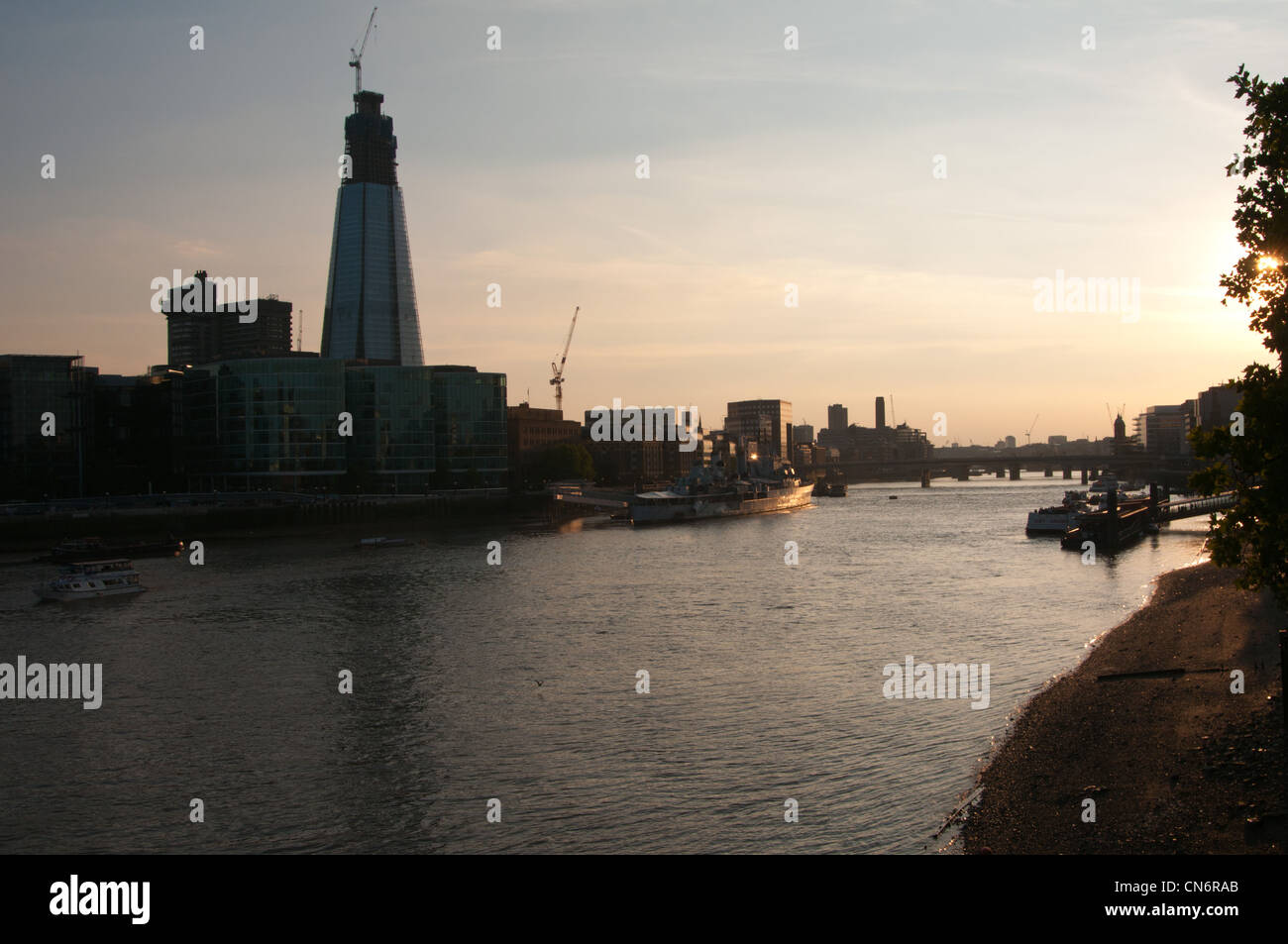 Sunset over london river hi-res stock photography and images - Alamy