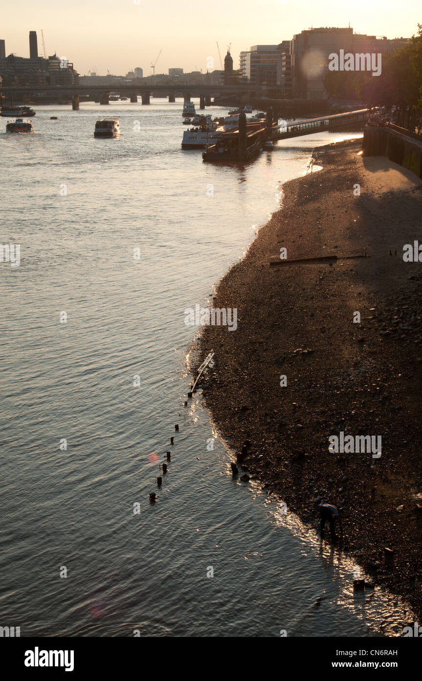 London beach thames hi-res stock photography and images - Alamy