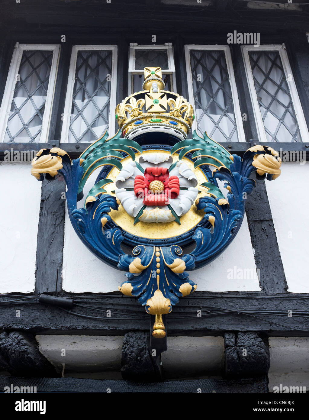 Rose and crown coat of arms above entrance to a hotel Stock Photo - Alamy