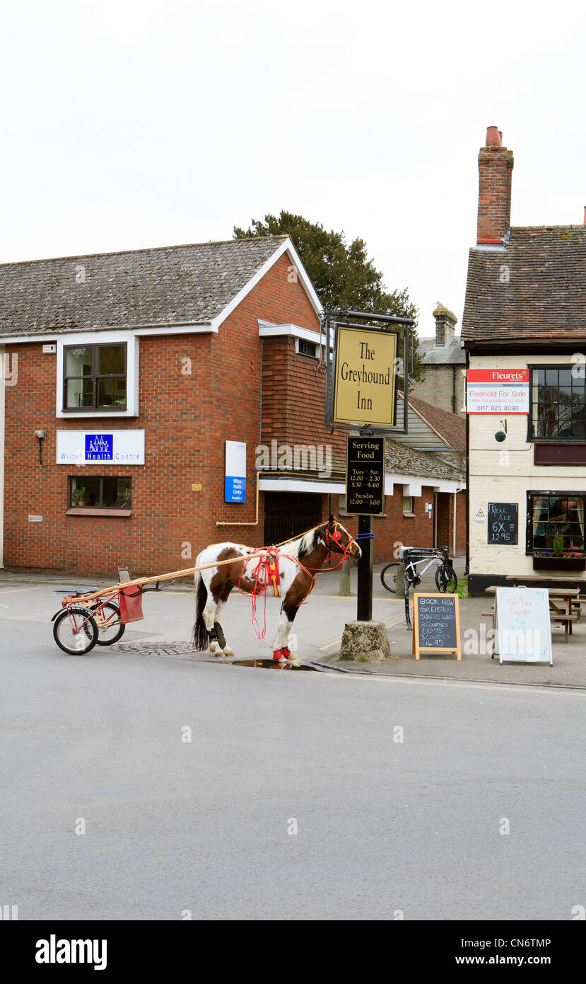 Gypsy horse and cart hi-res stock photography and images - Alamy
