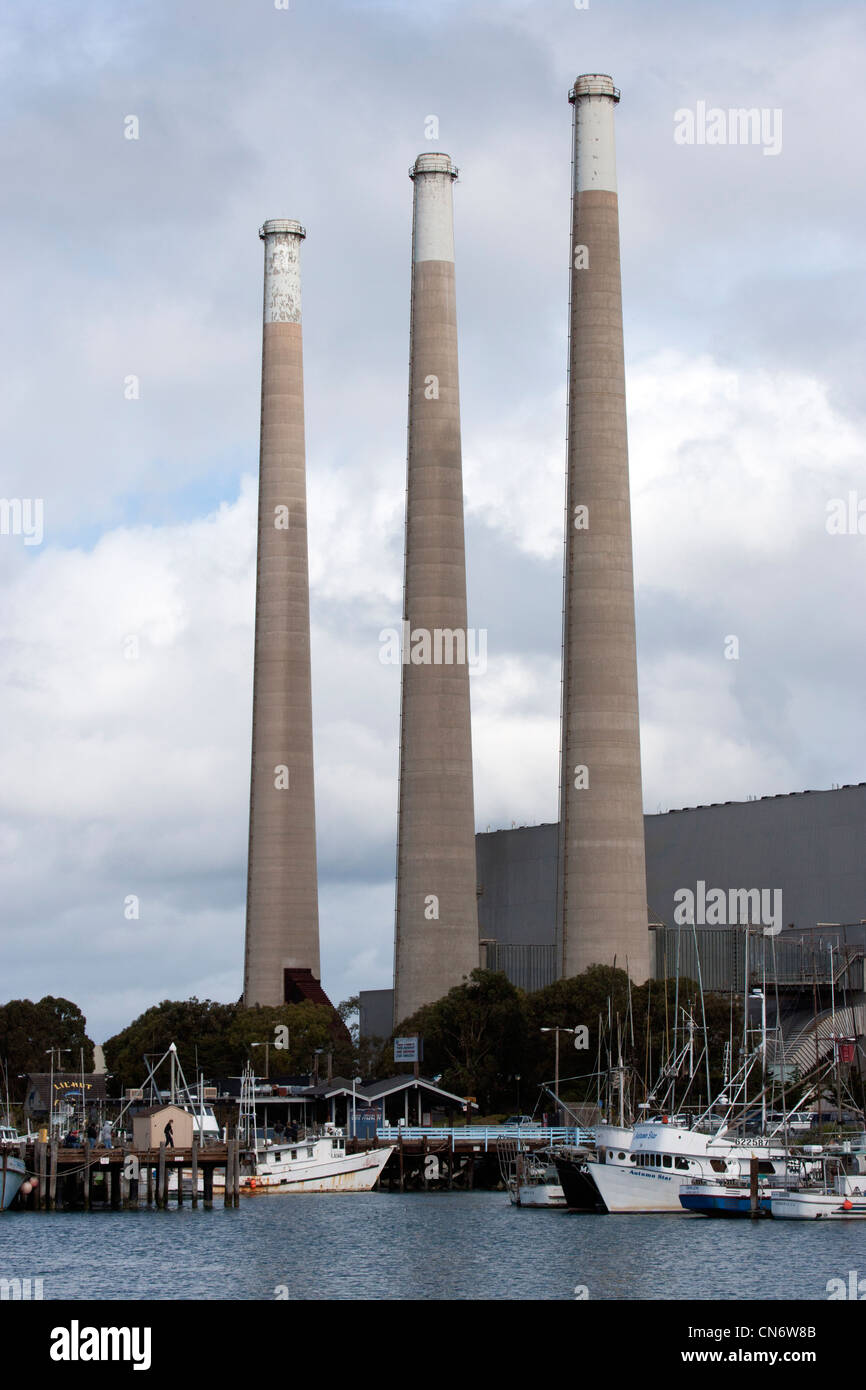 Three smokestacks hi-res stock photography and images - Alamy