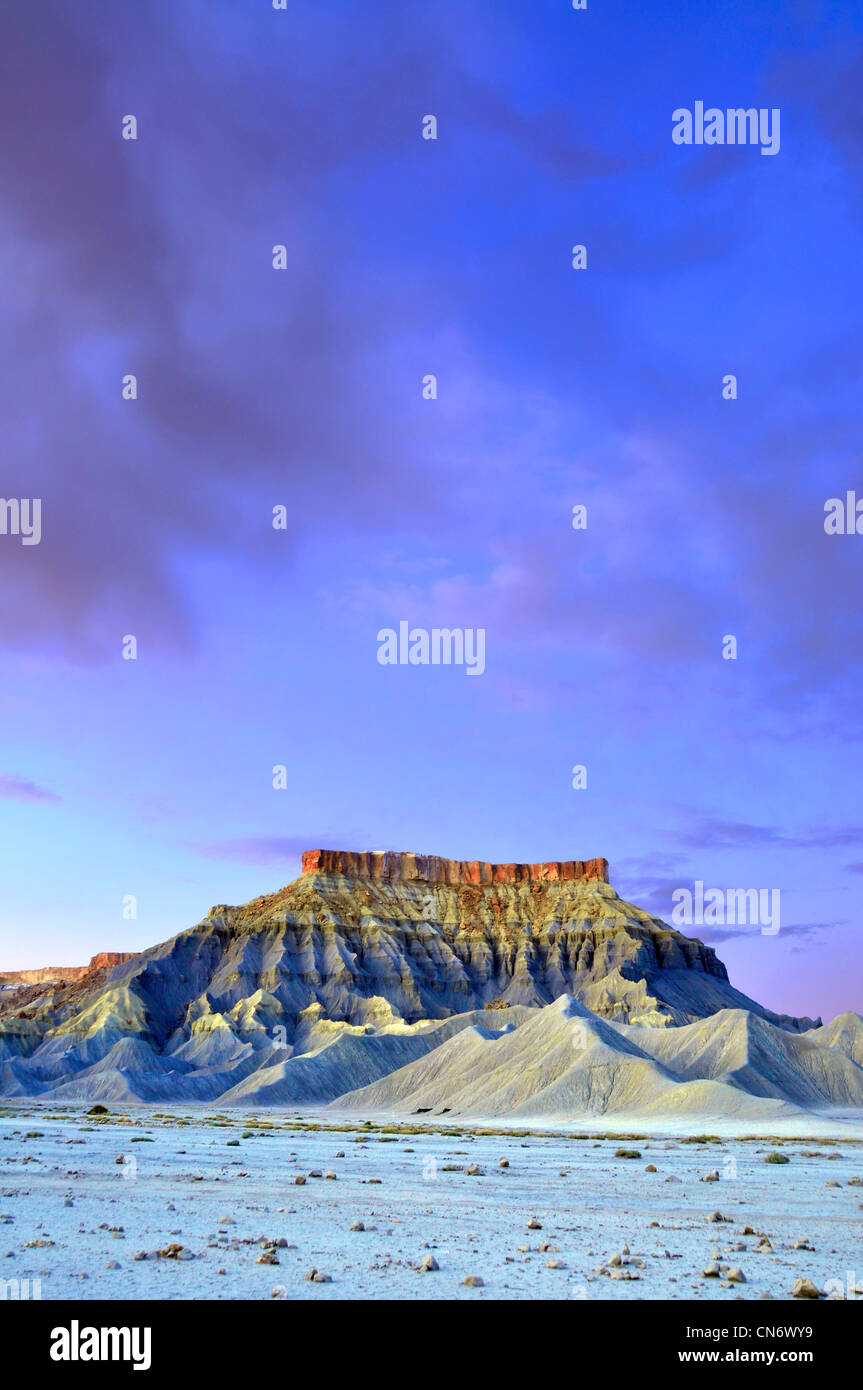 North Caineville Mesa in Utah's San Rafael Desert Stock Photo - Alamy
