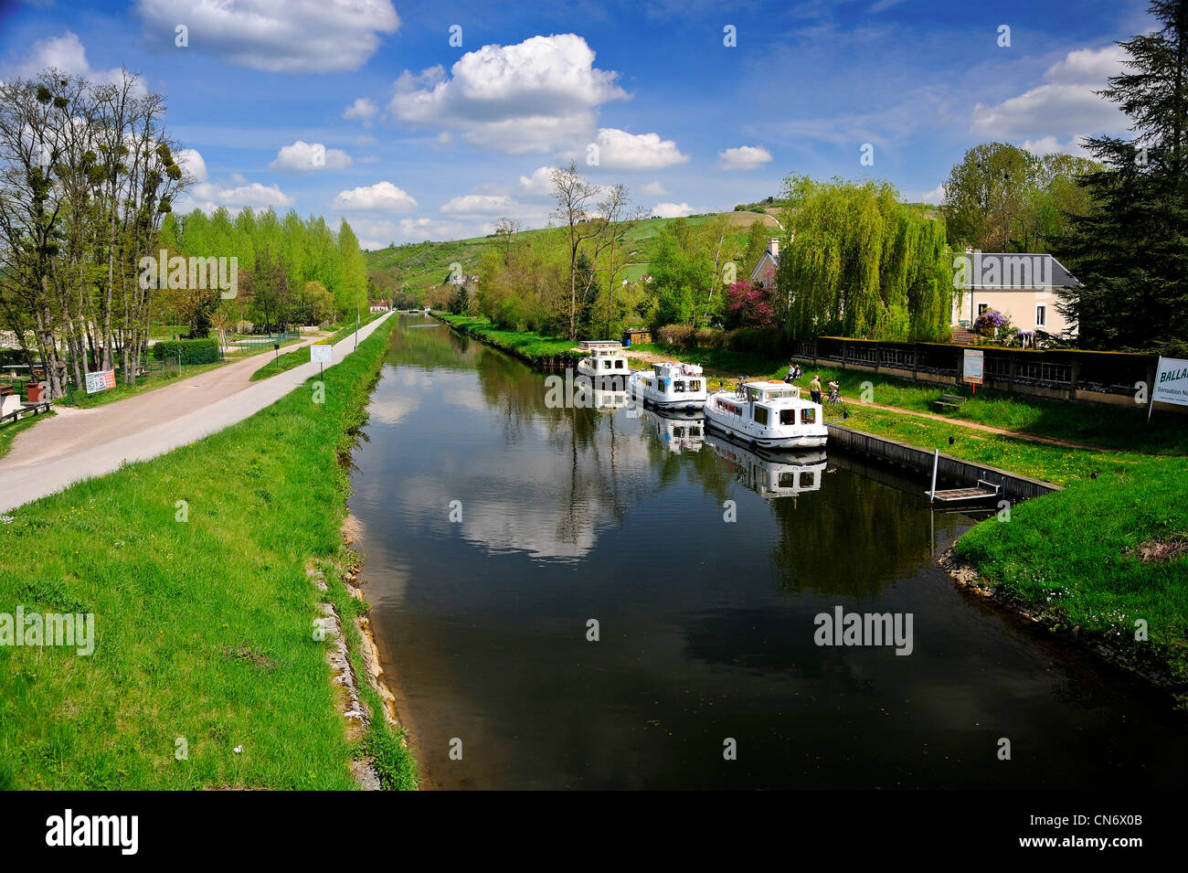 Champs sur yonne hi-res stock photography and images - Alamy