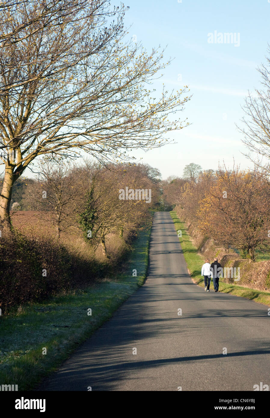 Walking road uk hi-res stock photography and images - Alamy