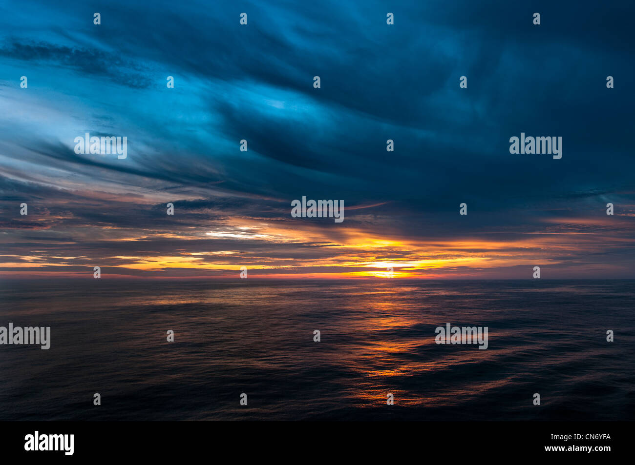 Wide shot sunset over boat hi-res stock photography and images - Alamy