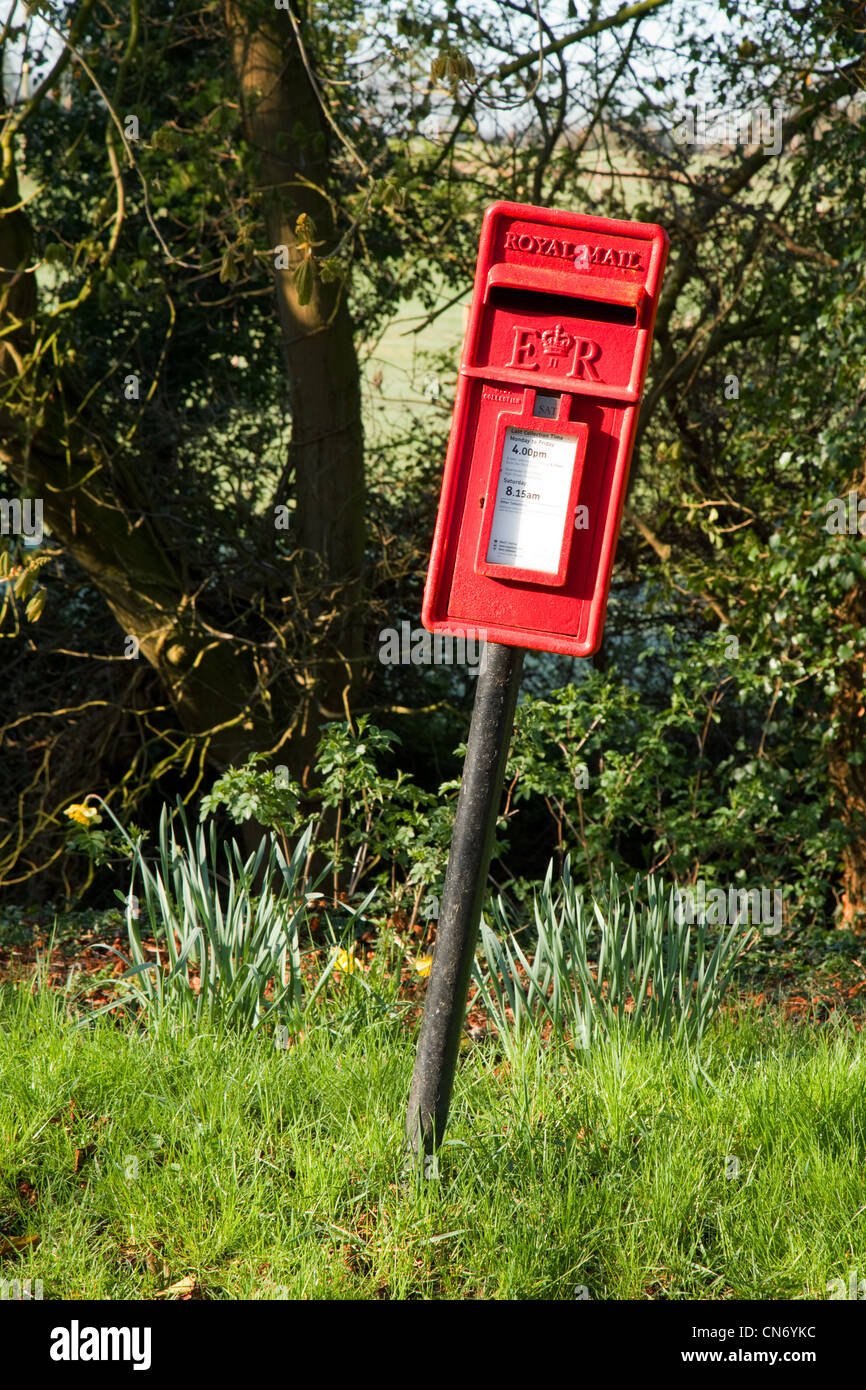 English village postbox hi-res stock photography and images - Alamy