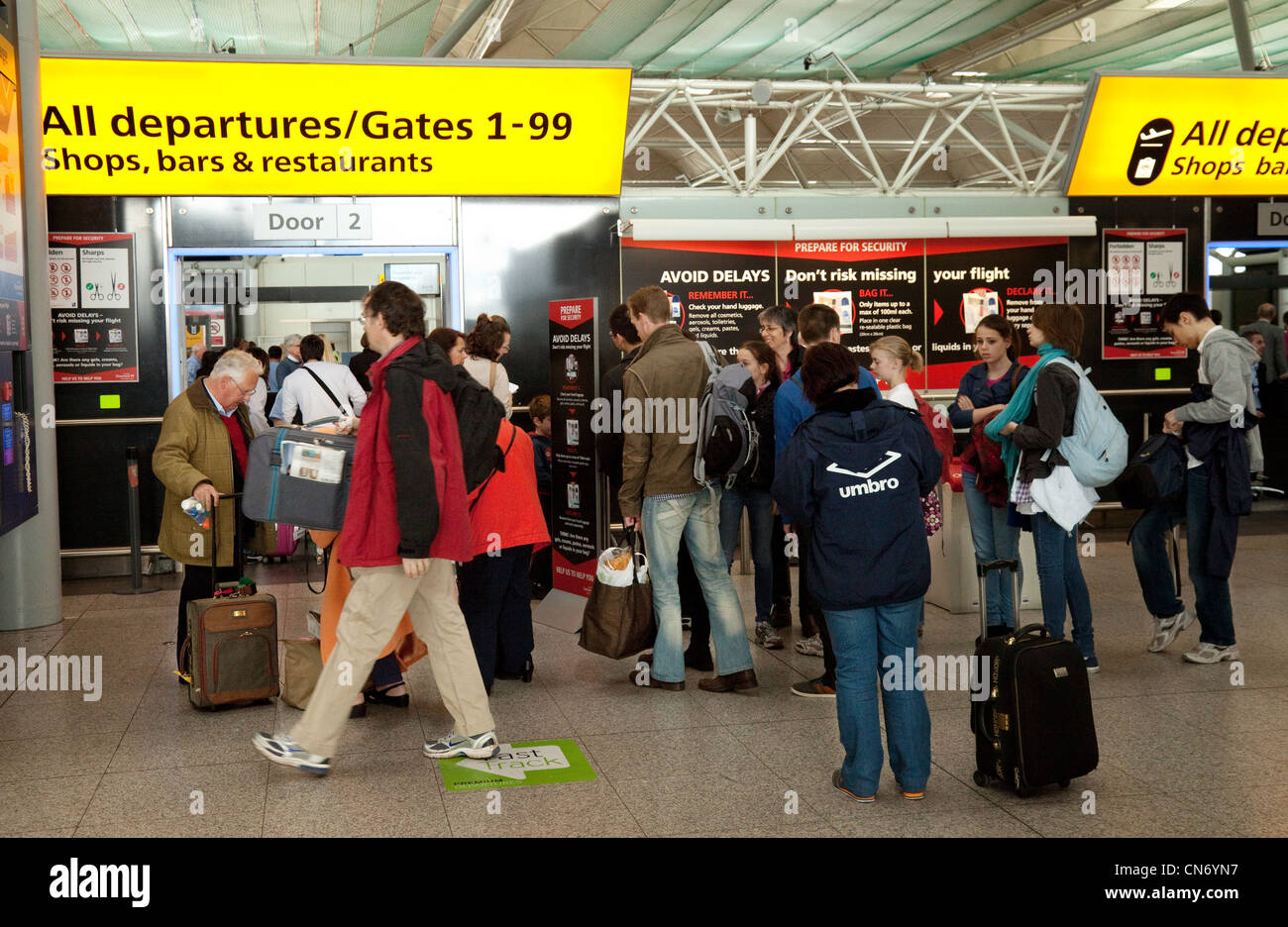 Airport security hi-res stock photography and images - Alamy