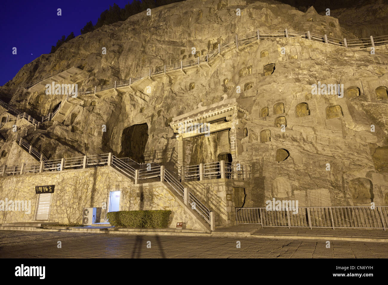 The main walkway along the site of the Longmen caves at night Stock ...