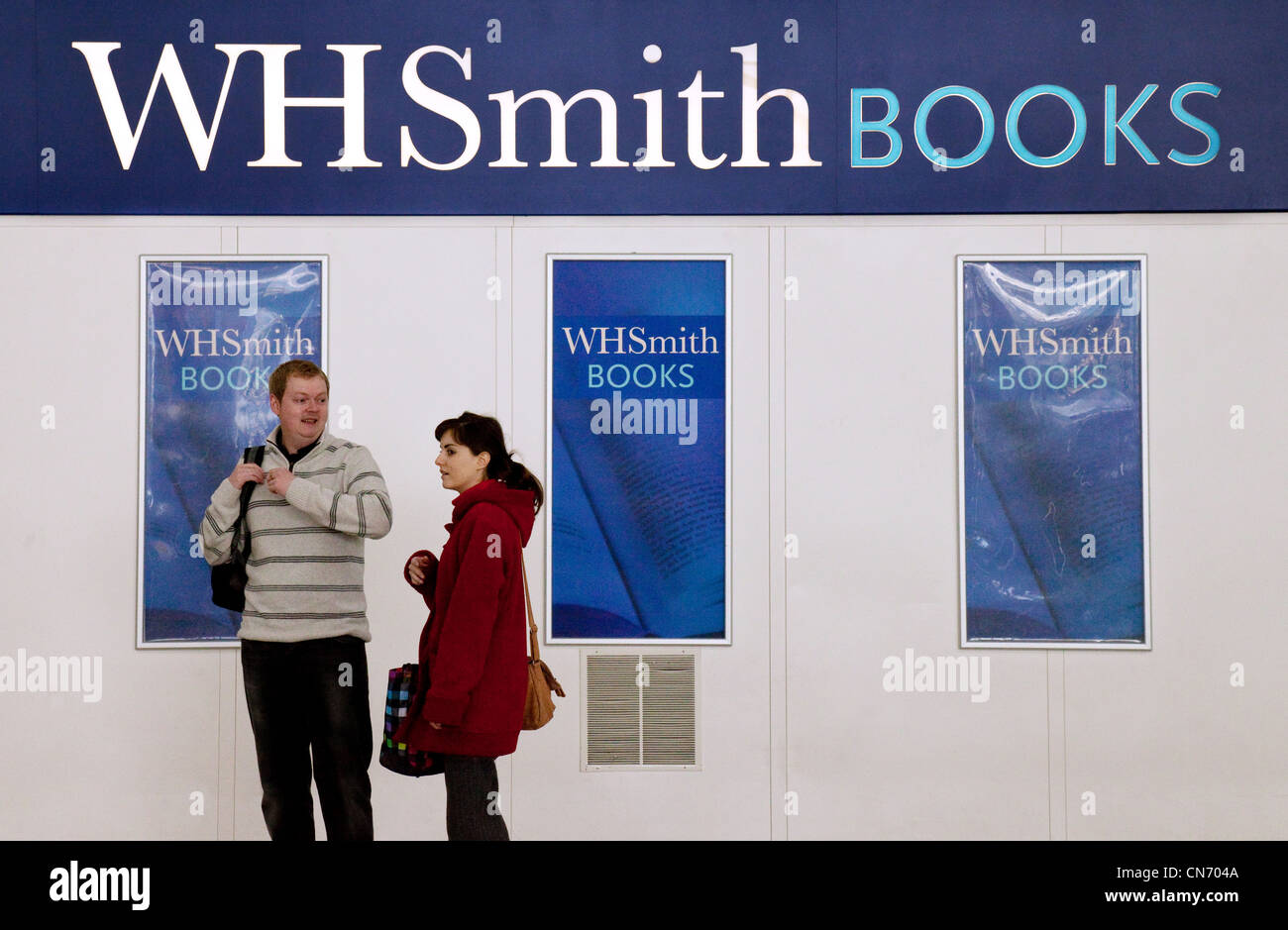 Shop front wh smith hi-res stock photography and images - Alamy