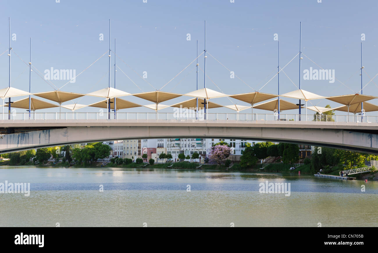 Puente del Cristo de la Expiración. Bridge in Sevilla Stock Photo - Alamy