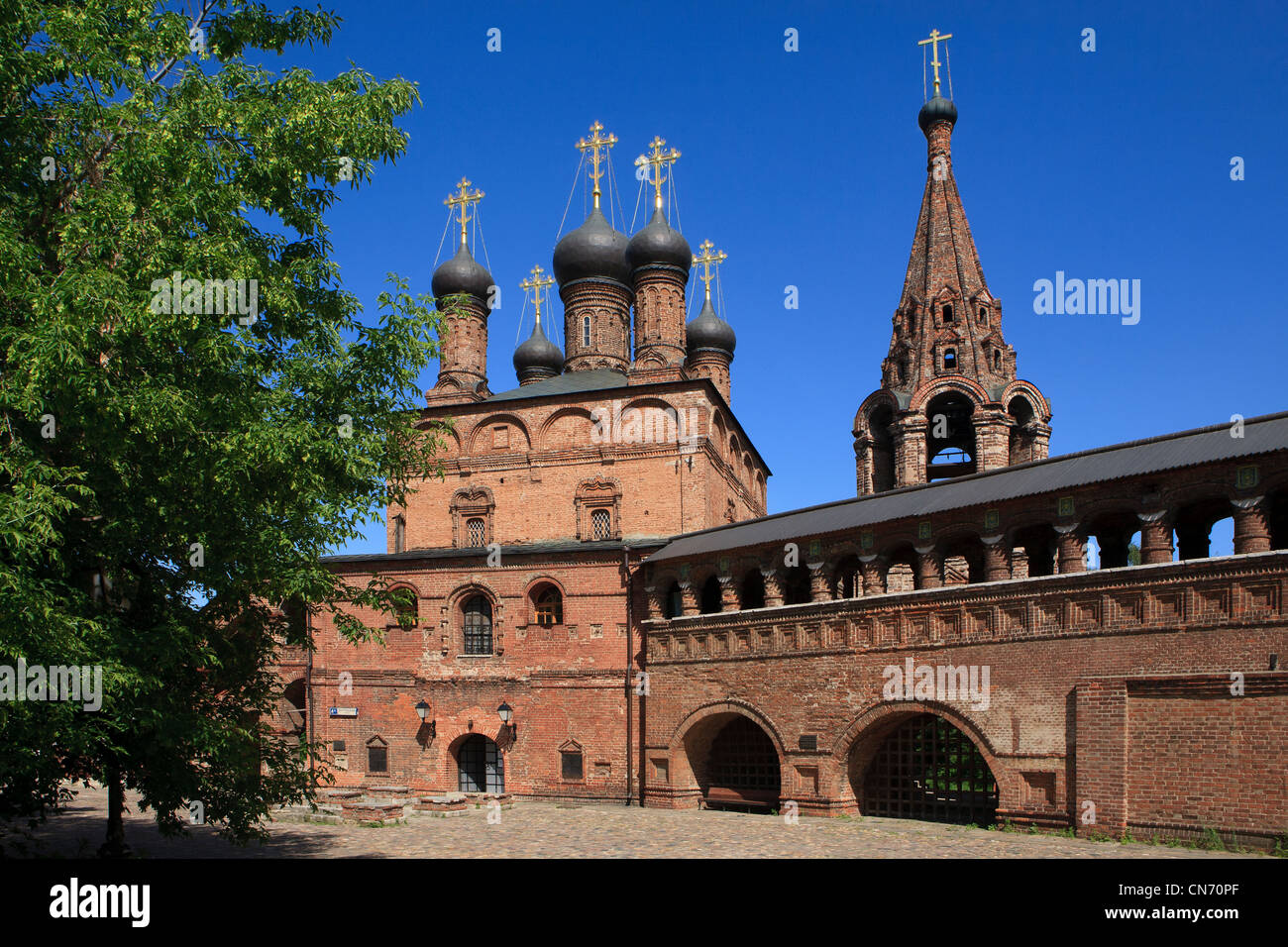 Russian ecclesiastical buildings hi-res stock photography and images ...