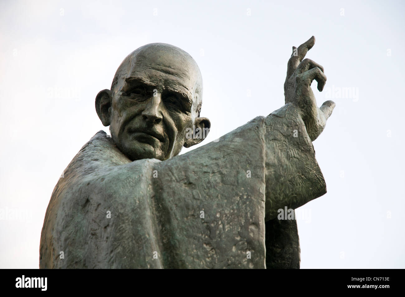 Statue of St Richard in the grounds of Chichester Cathedral, Chichester ...