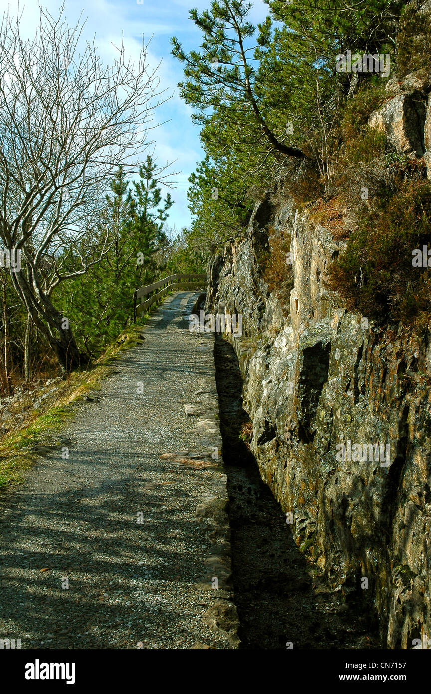 hiking footpath with view to high rocks in Klubba, Kristiansund, Norway ...