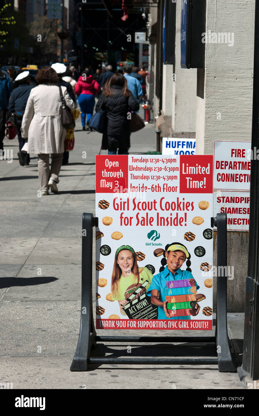 Girl scout sign hi-res stock photography and images - Alamy