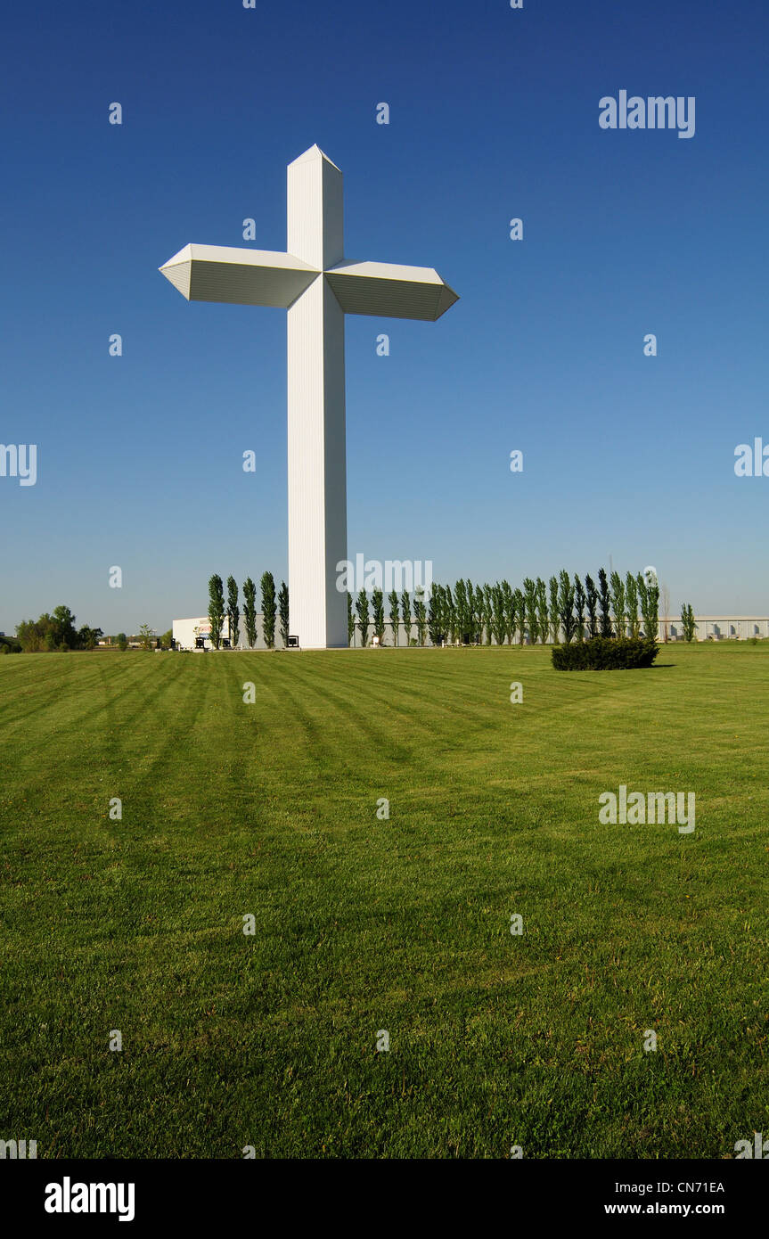 Christian cross monument at Effingham, Illinois USA Stock Photo - Alamy