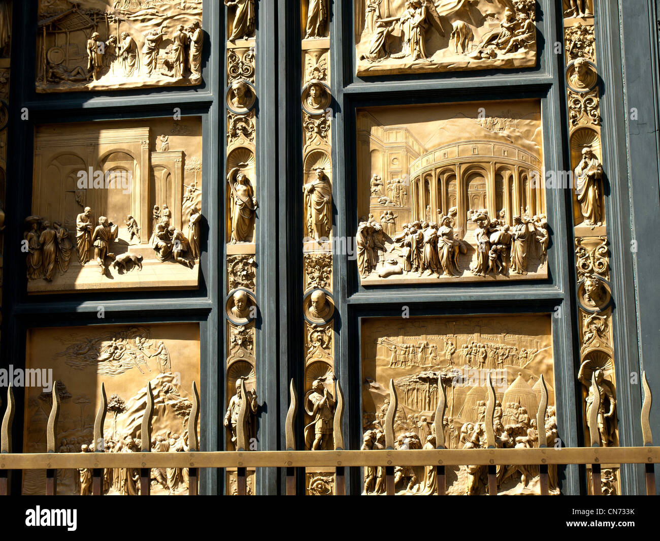Ancient door florence hi-res stock photography and images - Alamy