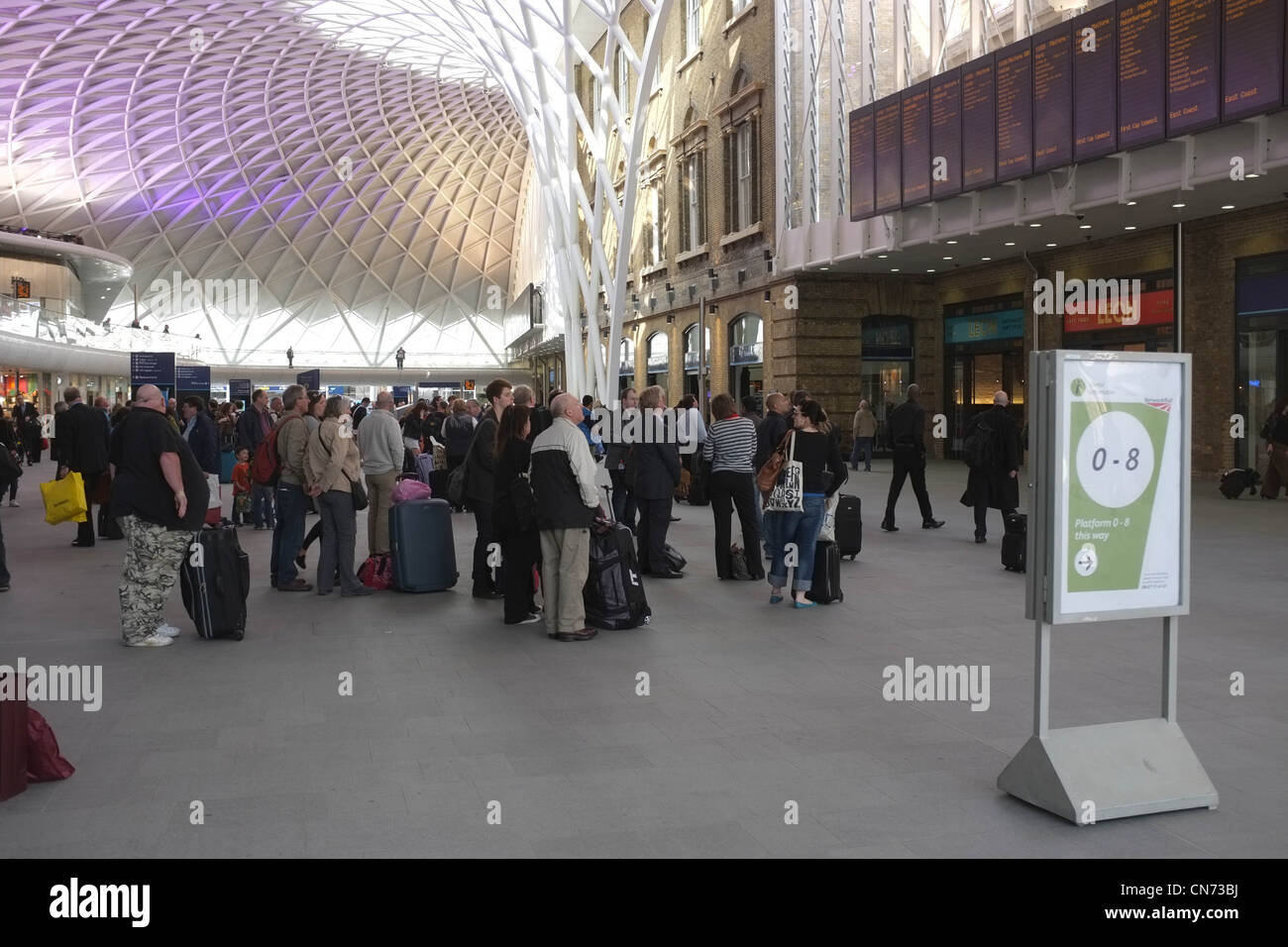 Kings cross station railway hi-res stock photography and images - Alamy
