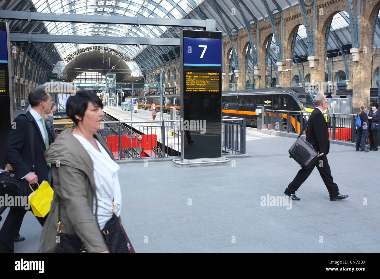 Kings cross station inside hi-res stock photography and images - Alamy