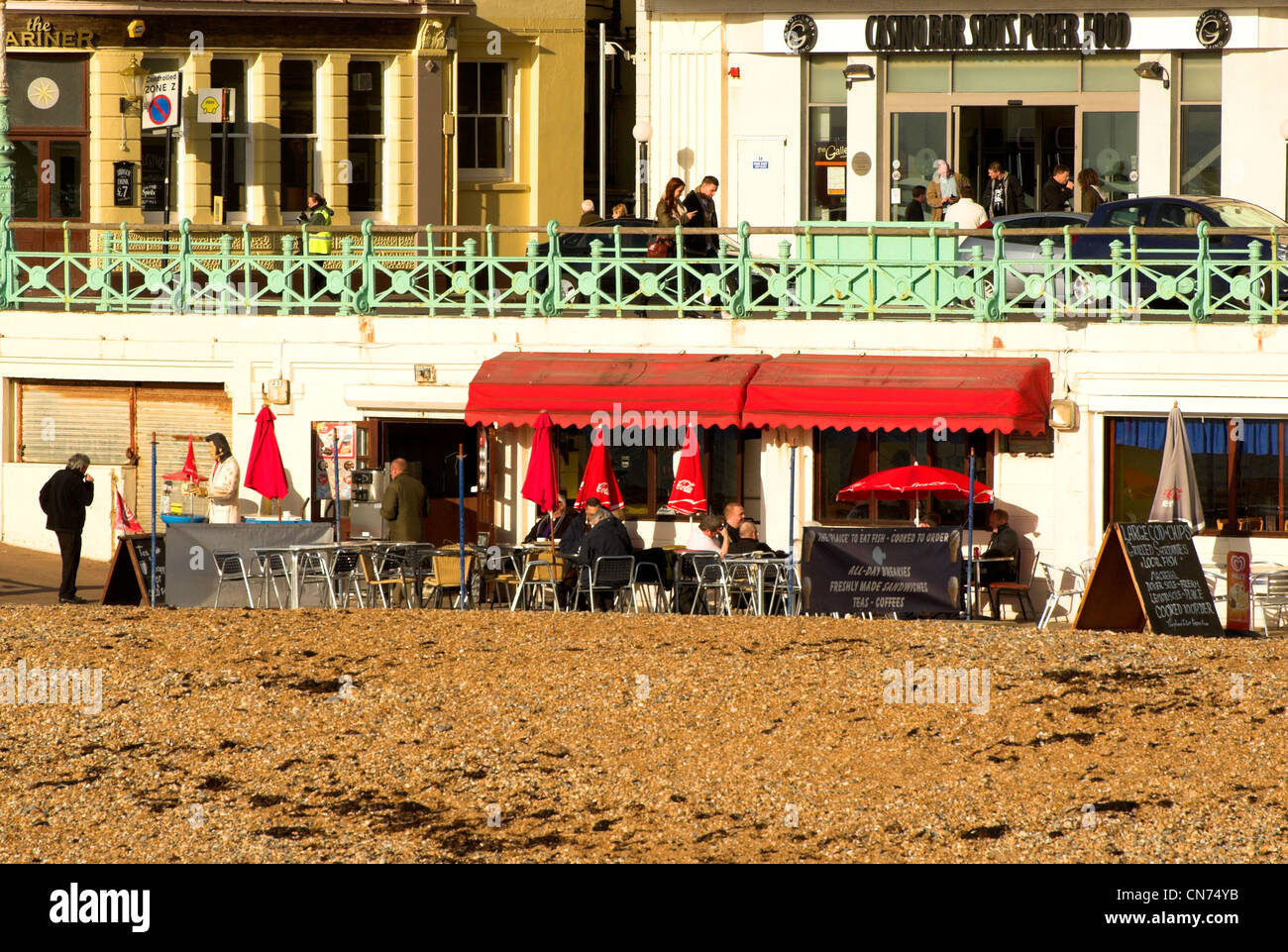 Beach front bar / cafe / restaurant on Brighton seafront Stock Photo ...