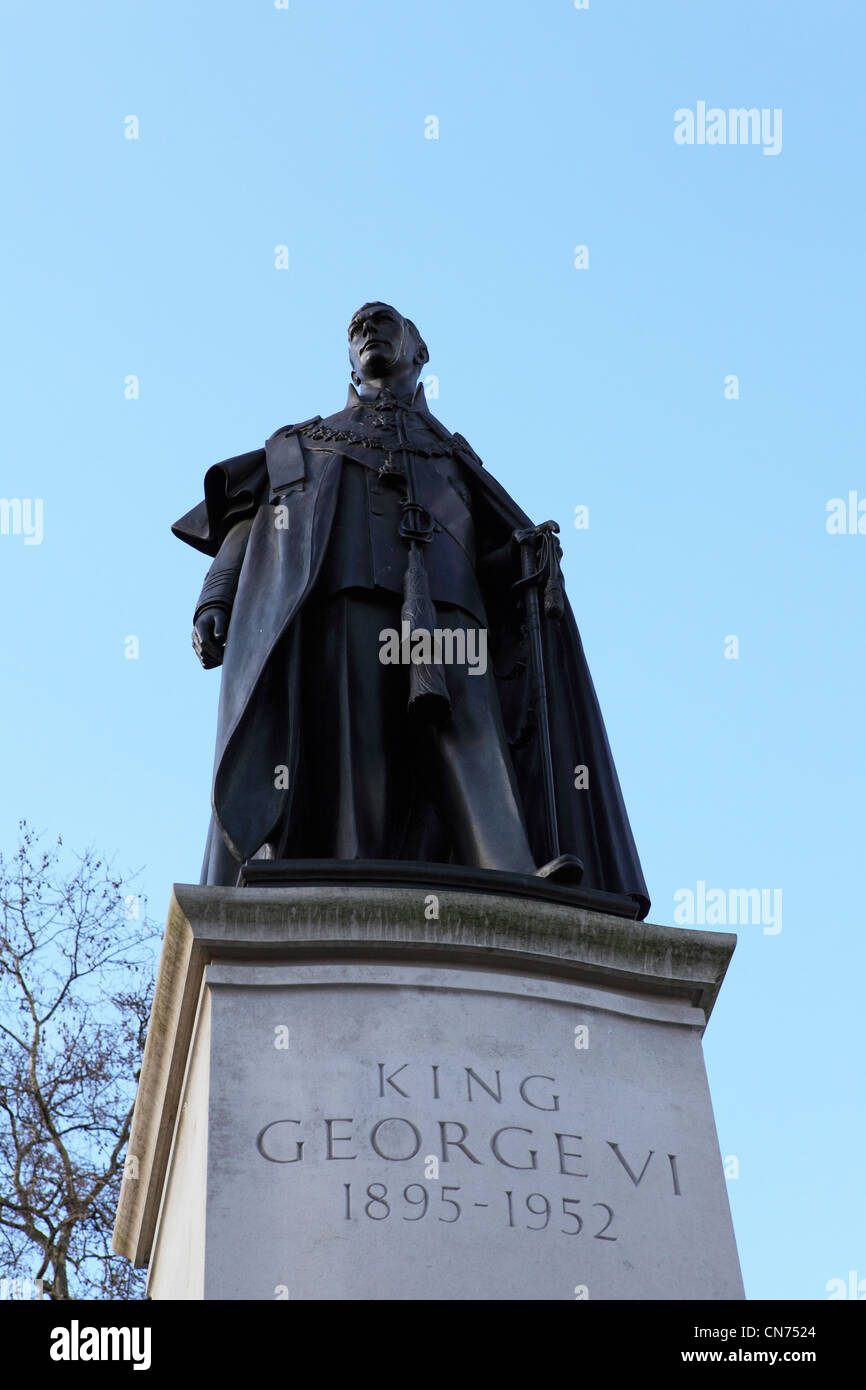 Statue of King George VI (1895 - 1952) in on The Mall in London ...