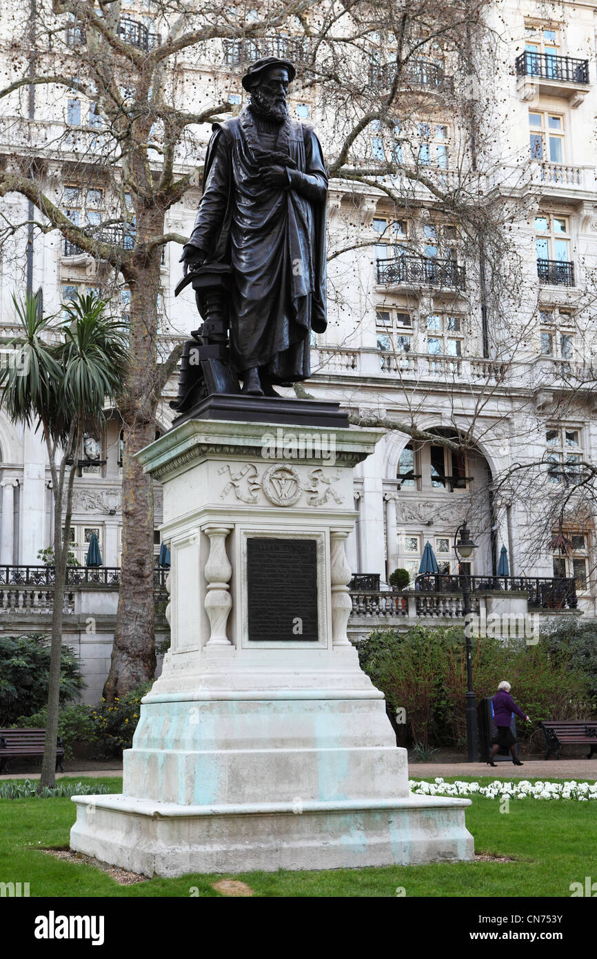 William tyndale monument hi-res stock photography and images - Alamy