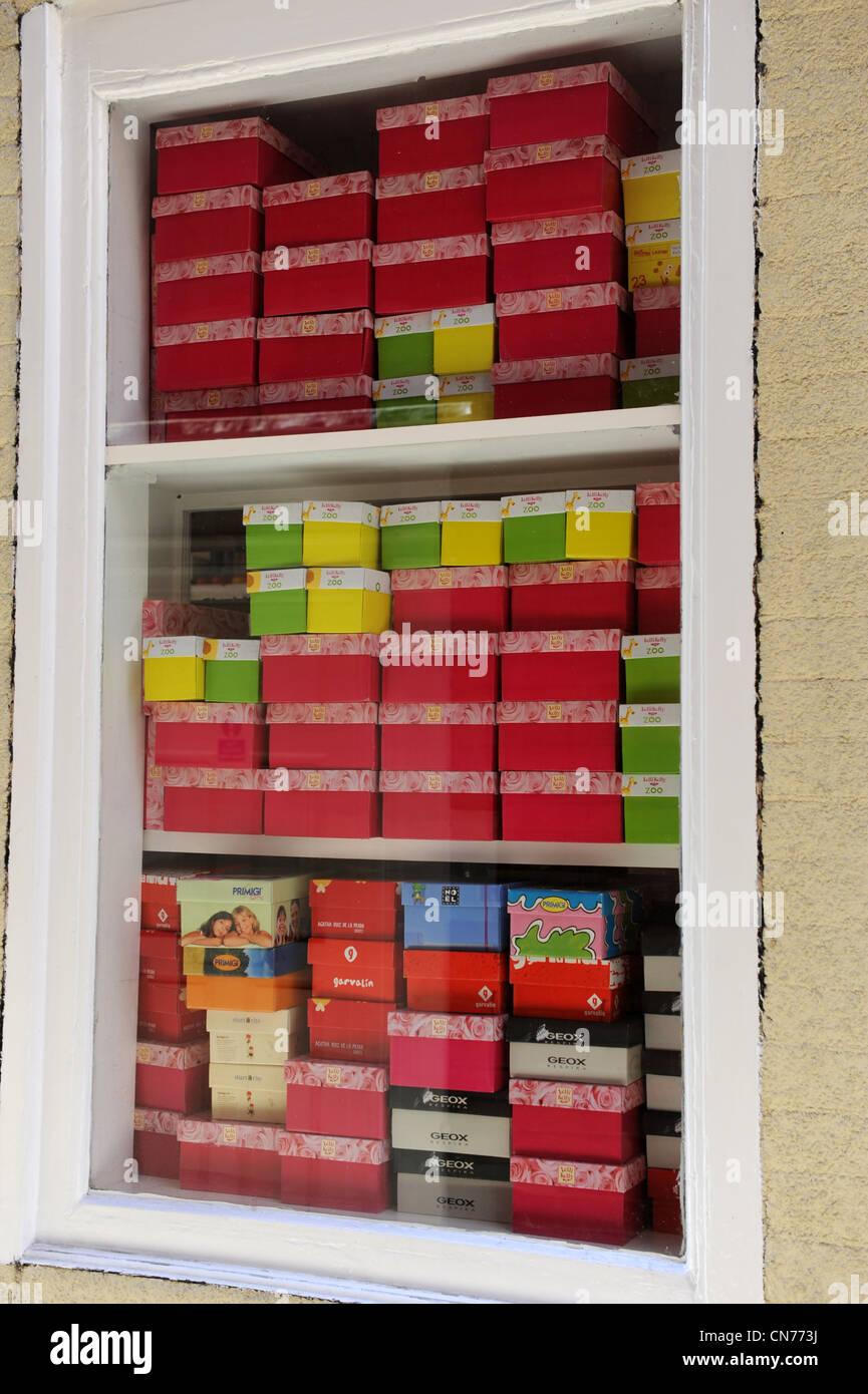 Stocked shop hi-res stock photography and images - Alamy