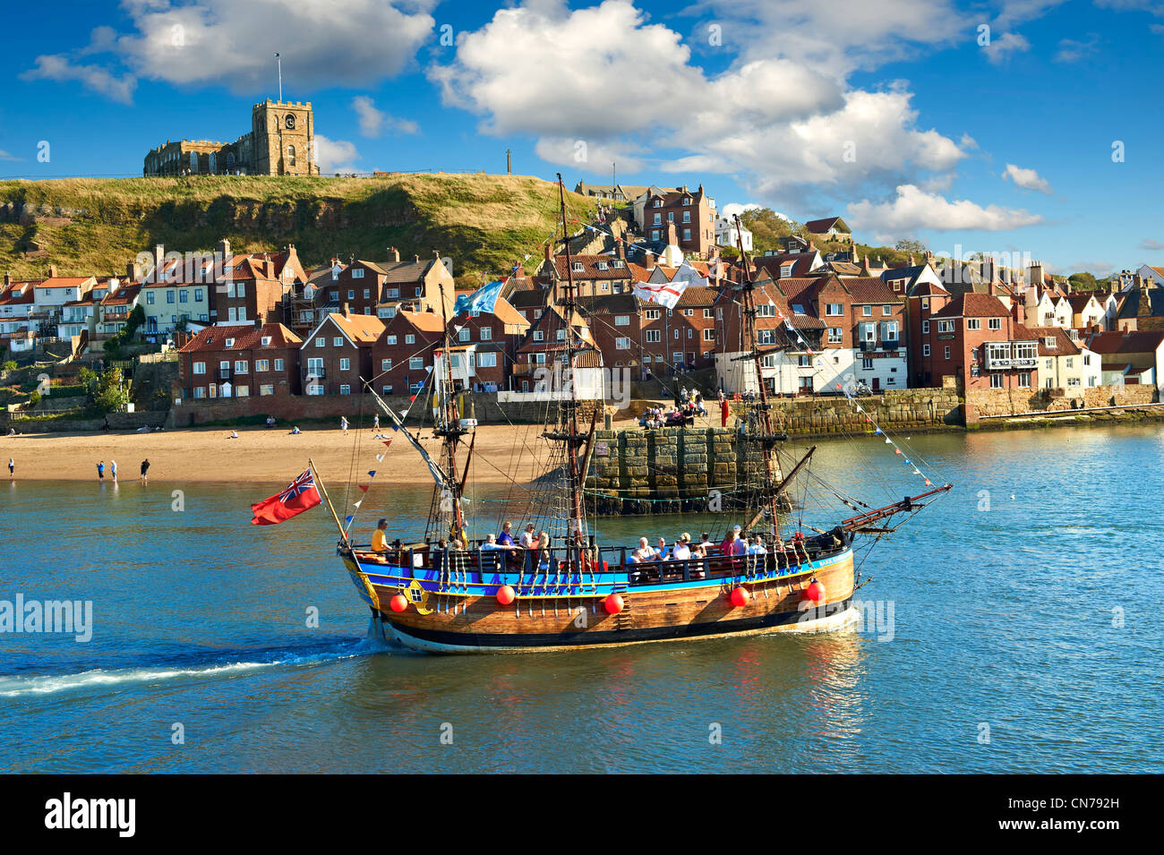 Whitby harbour hi-res stock photography and images - Alamy
