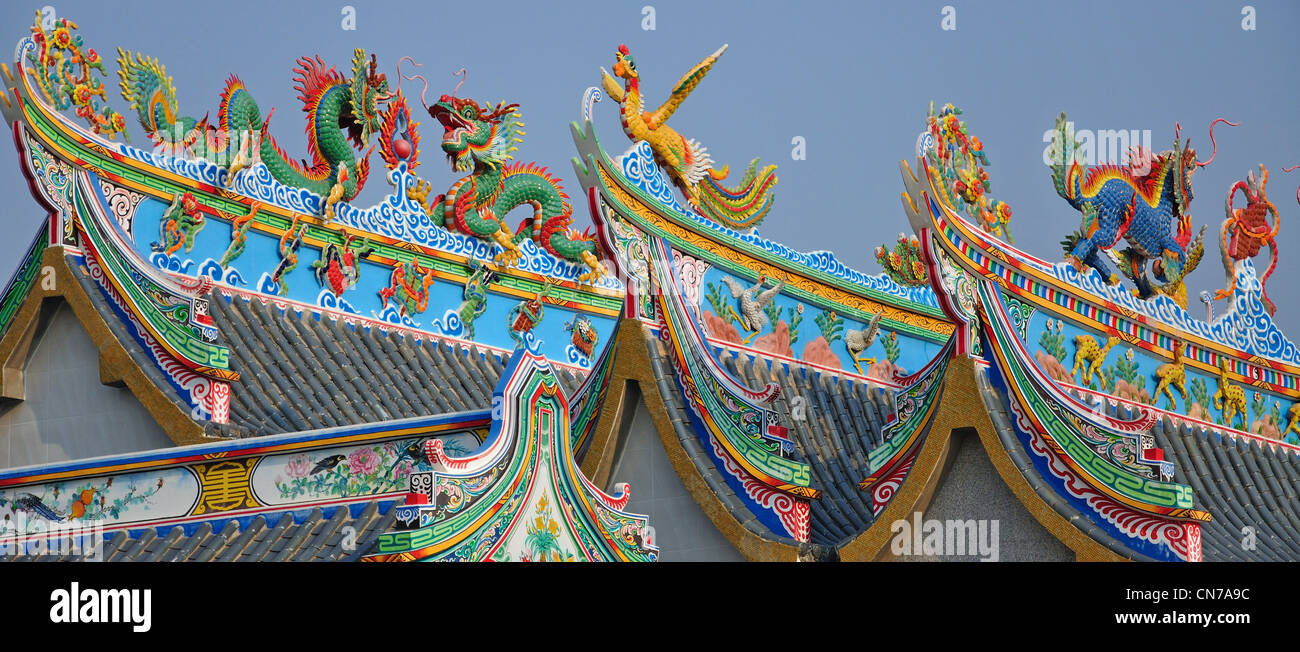 Colourful figures on Chinese temple on Mekong Riverfront, Quai Fa Ngum ...