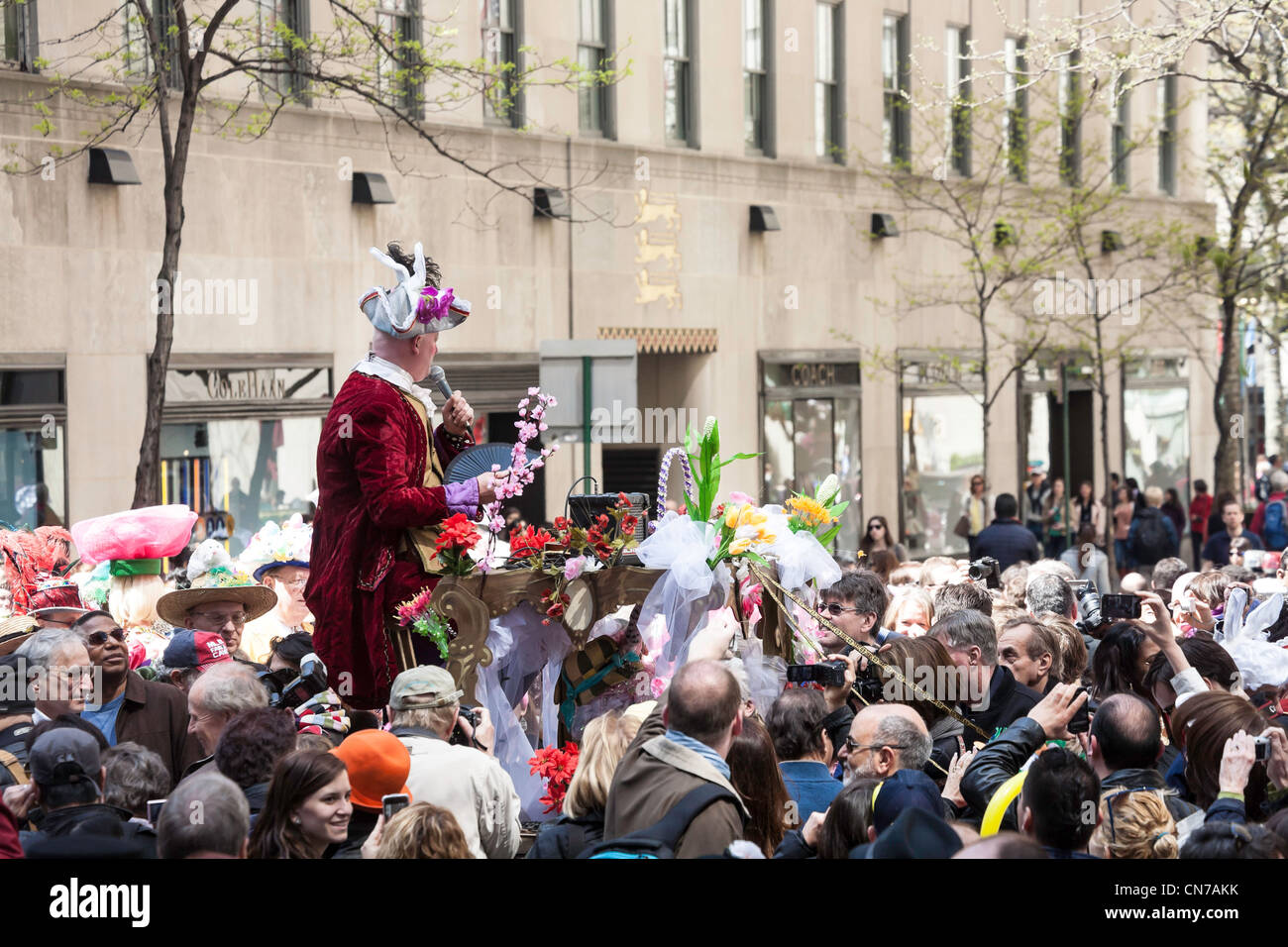 Sunday fifth avenue hi-res stock photography and images - Alamy