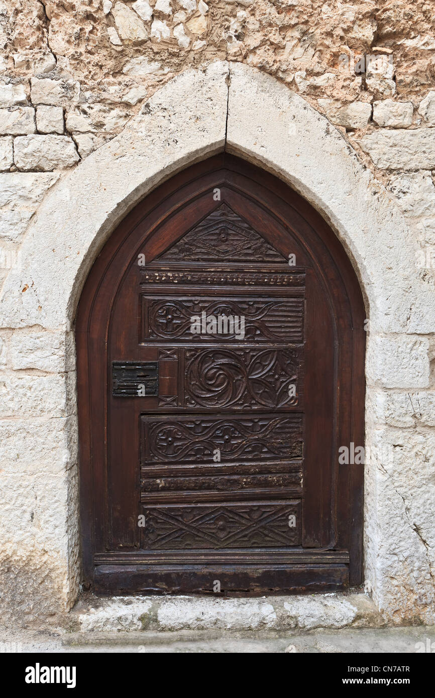 Medieval iron door Stock Photo - Alamy