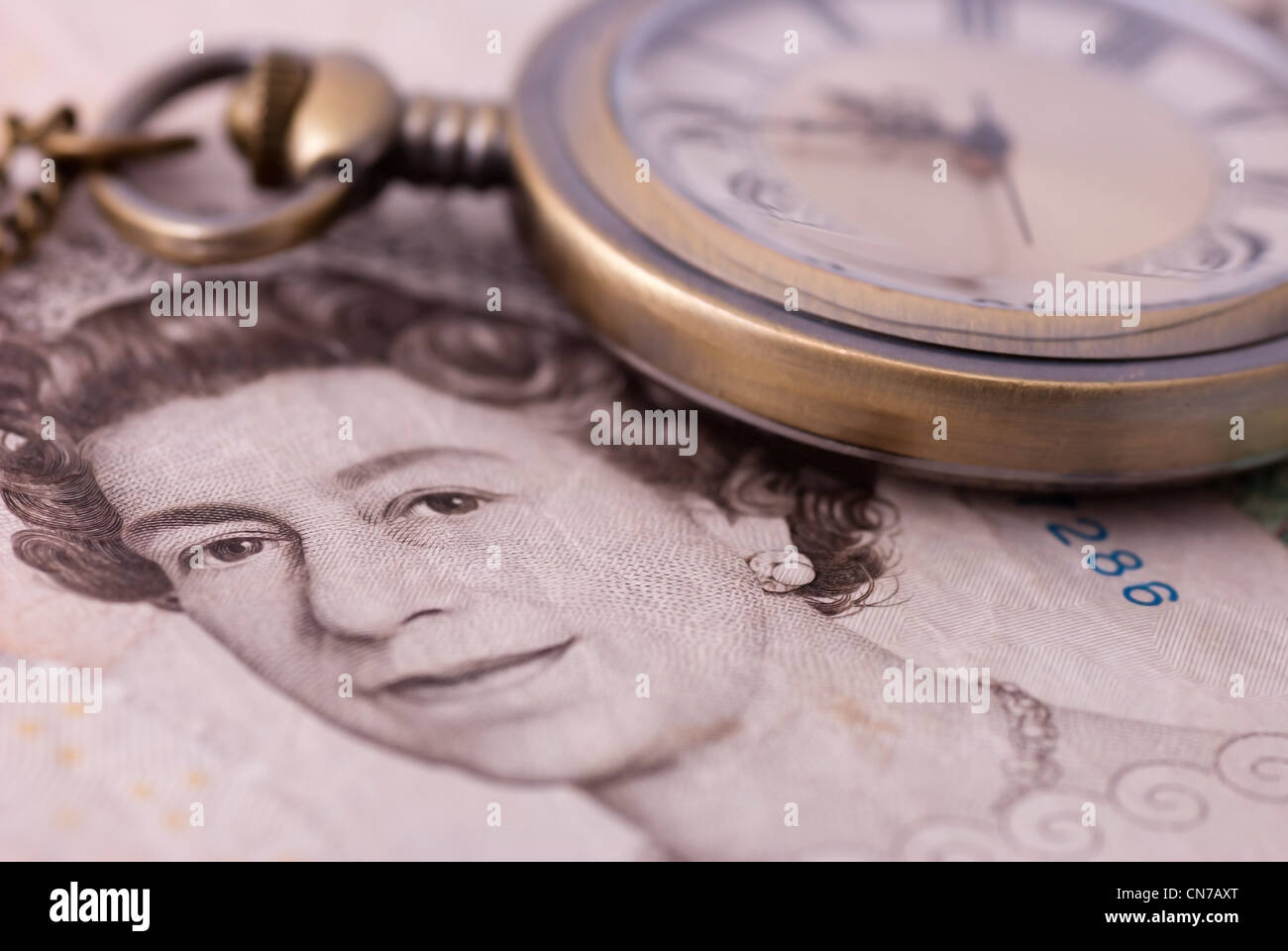 Pound banknote queen elizabeth ii hi-res stock photography and images ...