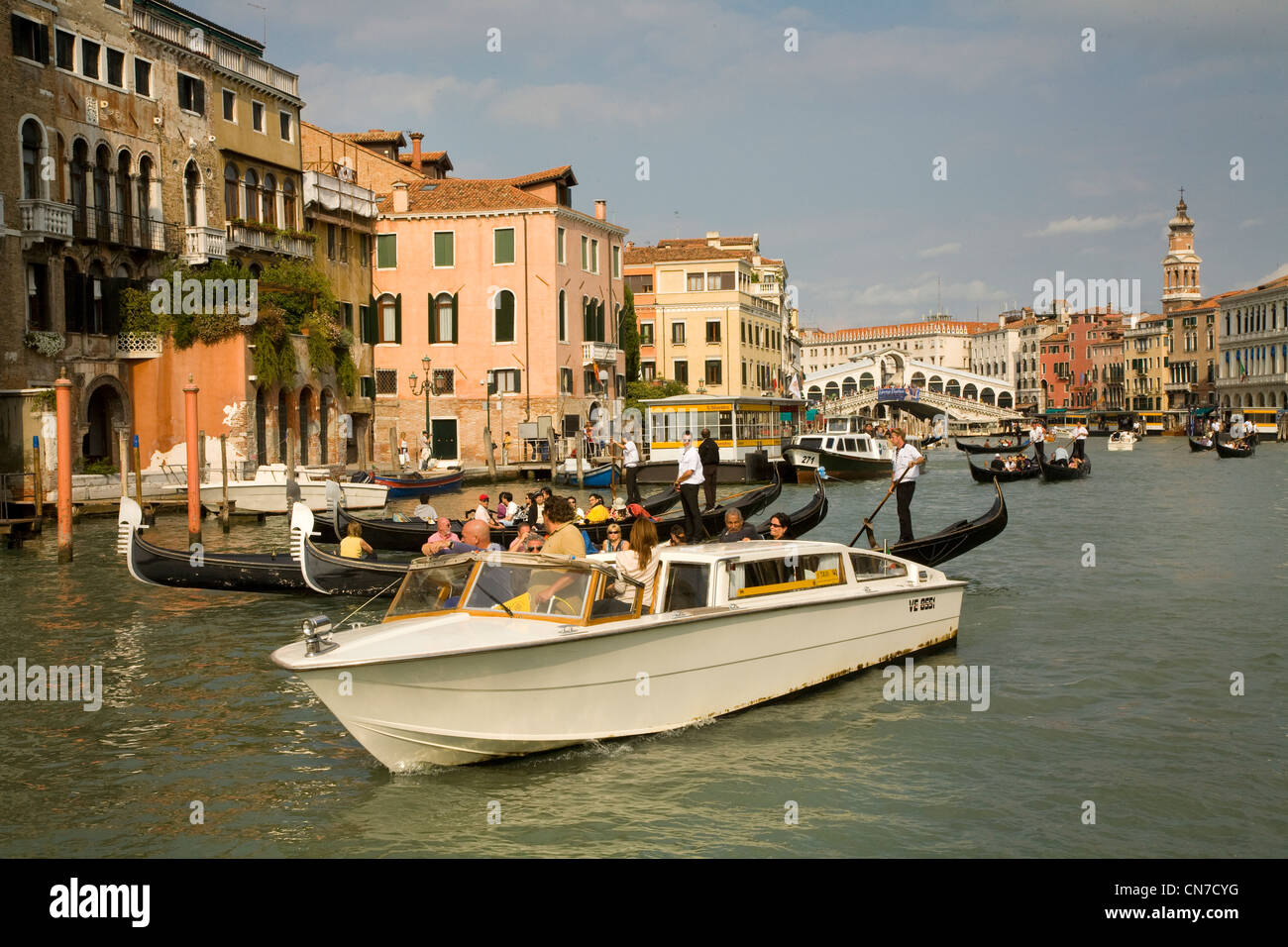 Heritage canal boat hi-res stock photography and images - Alamy